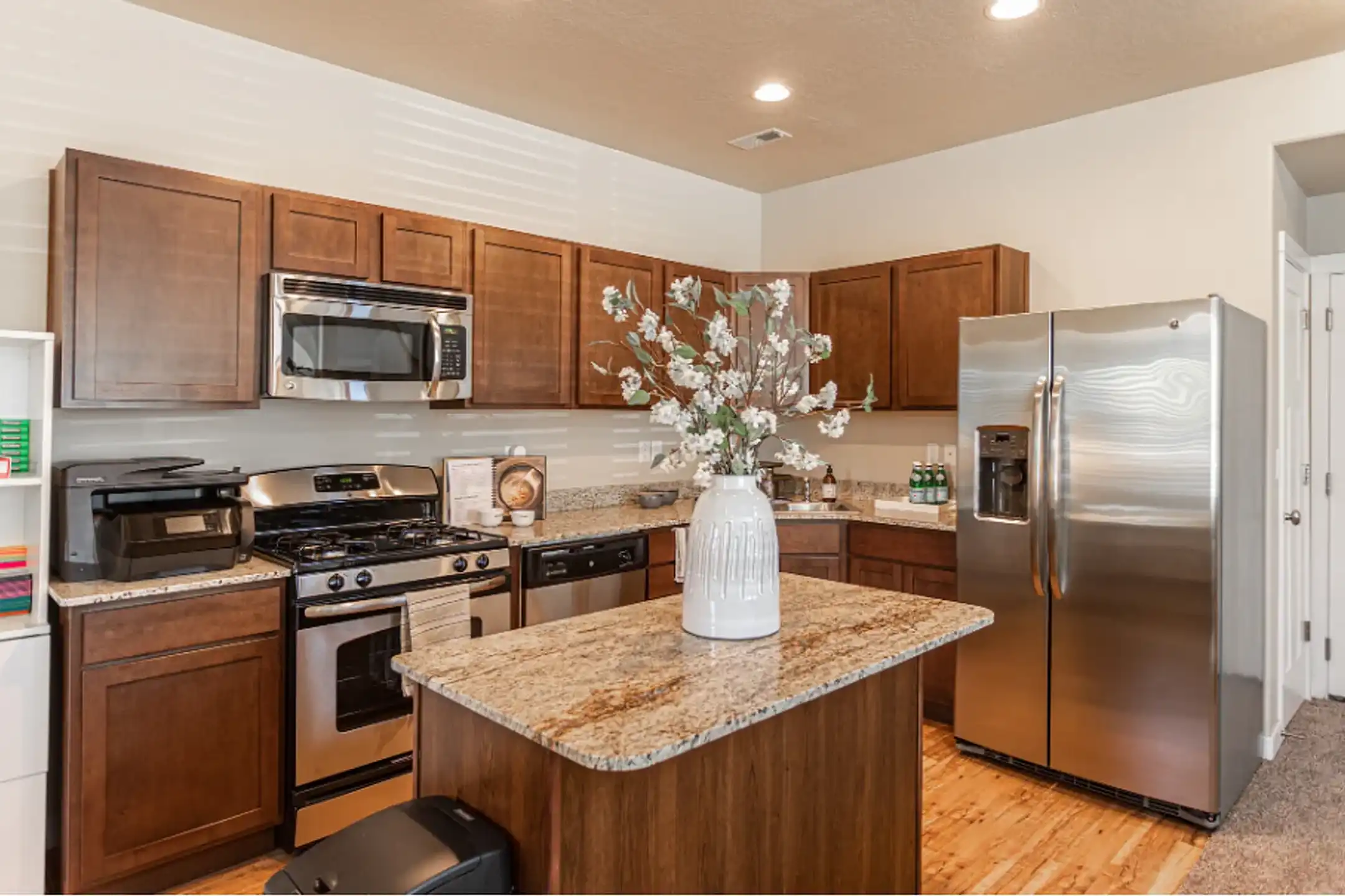Farmington East - Farmington, UT 84025 | ApartmentGuide.com