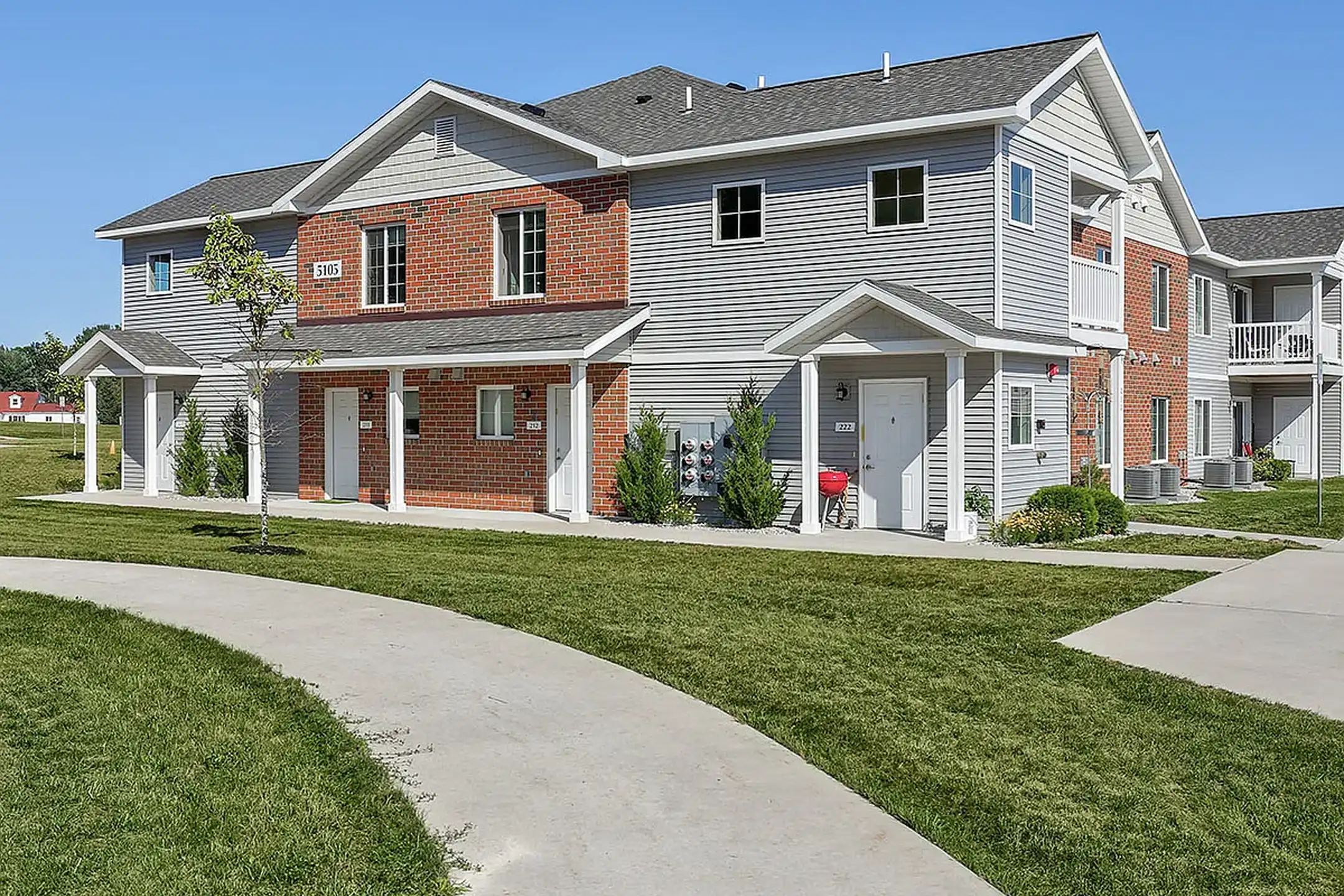 Brookside Commons - Traverse City, MI 49685 | ApartmentGuide.com