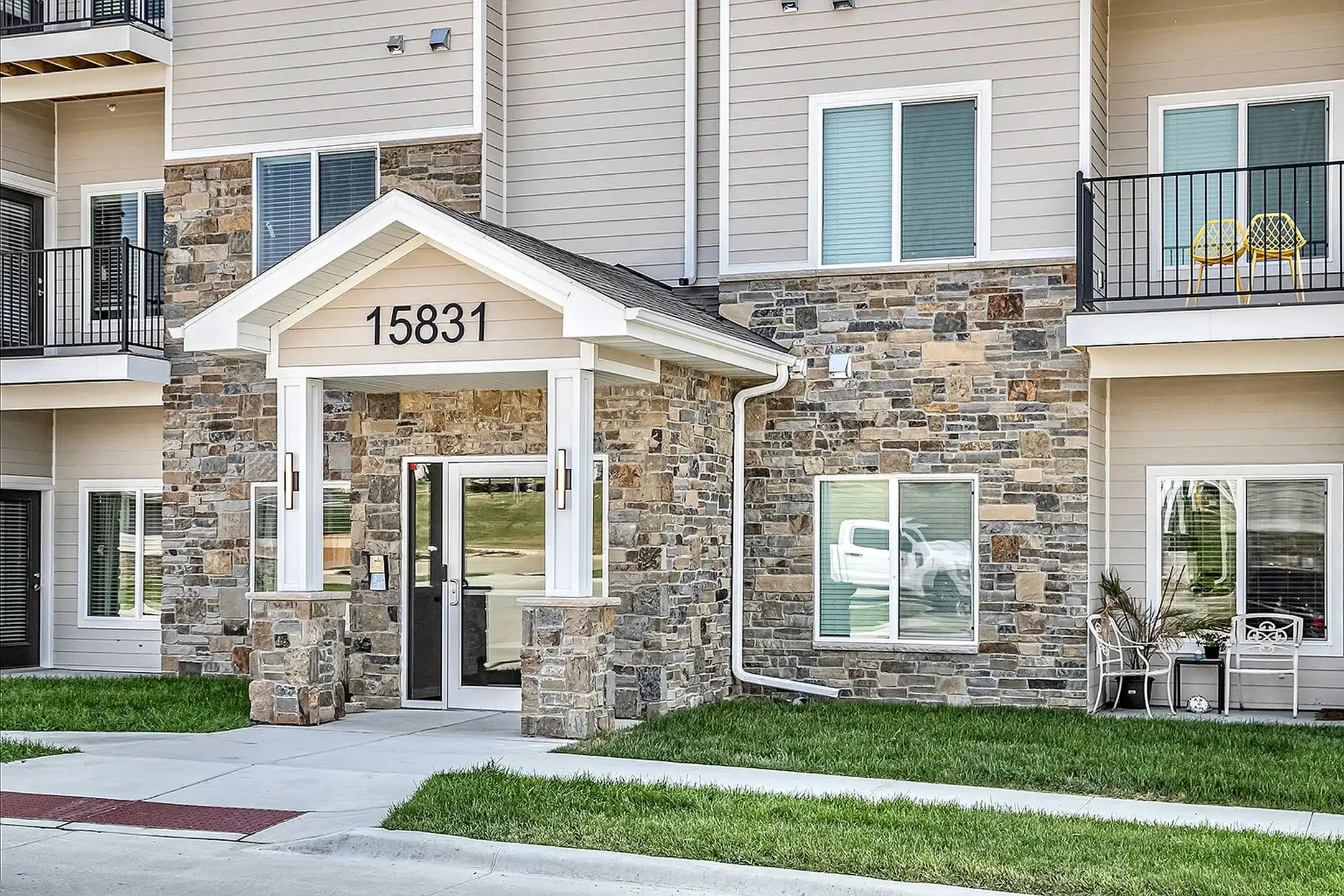 Hanover Flats - Bennington, NE 68007 | ApartmentGuide.com