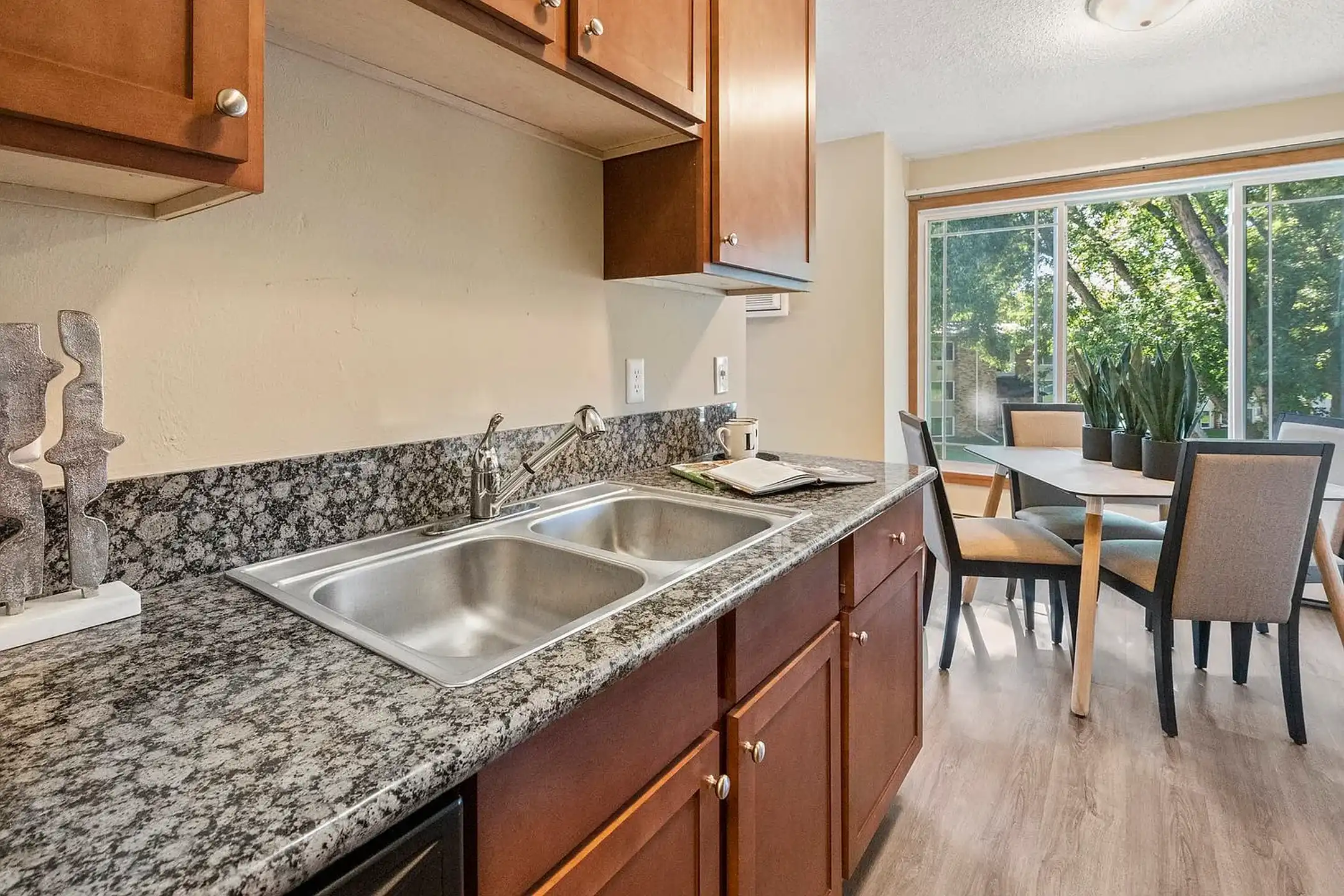 Lake Pointe Apartments - Brooklyn Center, MN 55429 | ApartmentGuide.com
