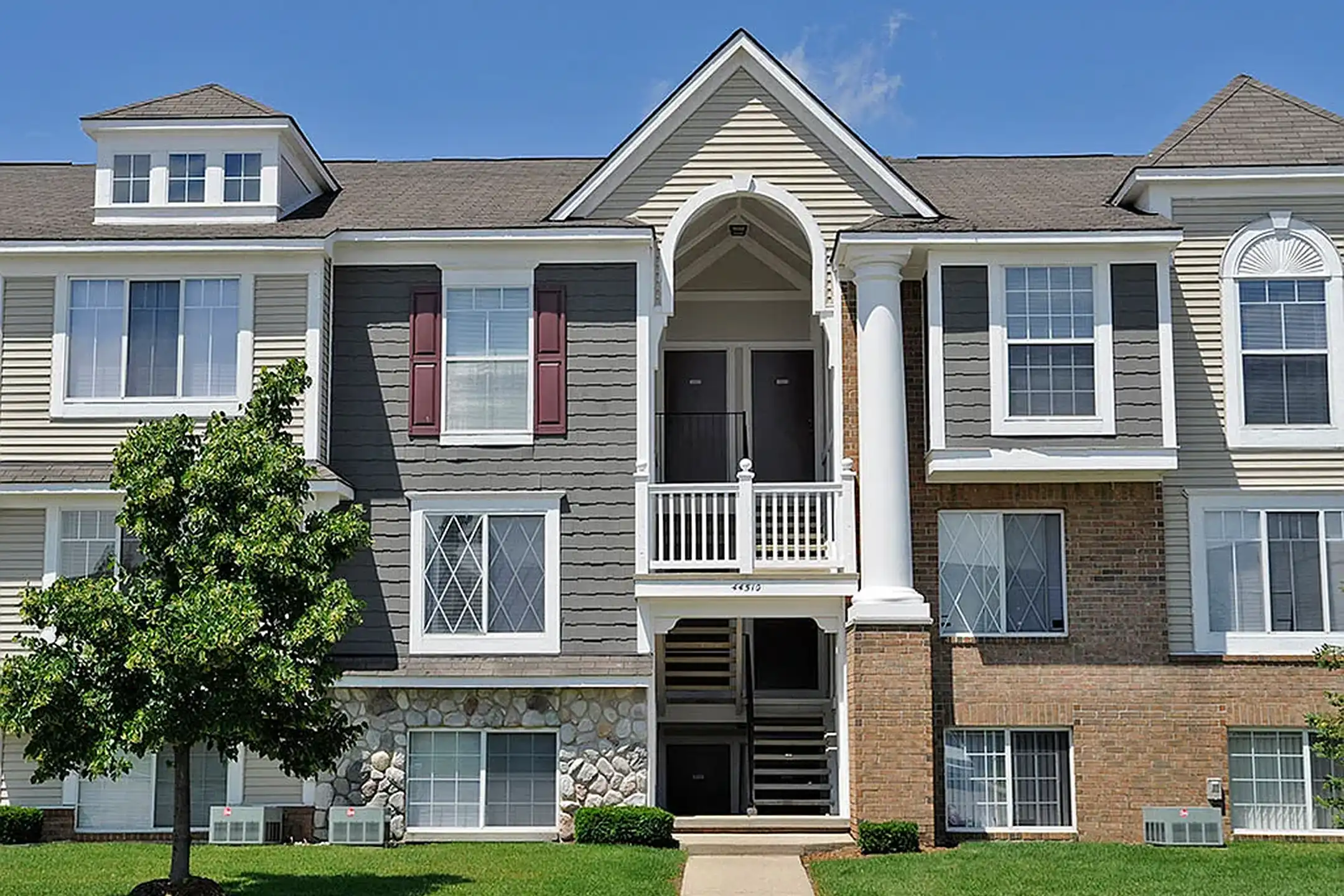 The Harbours Apartments - Clinton Township, MI 48038 | ApartmentGuide.com