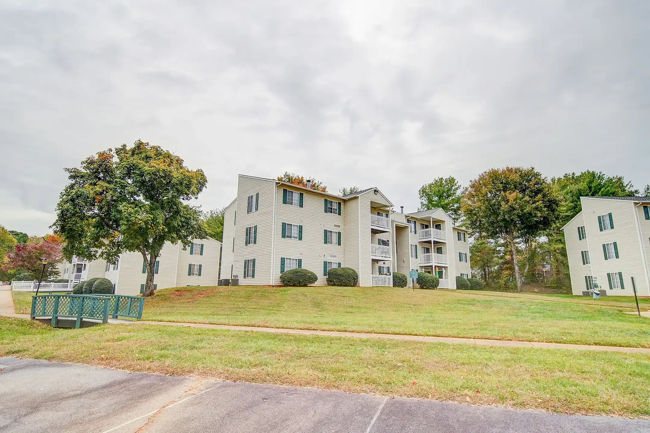 Falcon Pointe Apartments - Winston-Salem, NC 27127 | ApartmentGuide.com