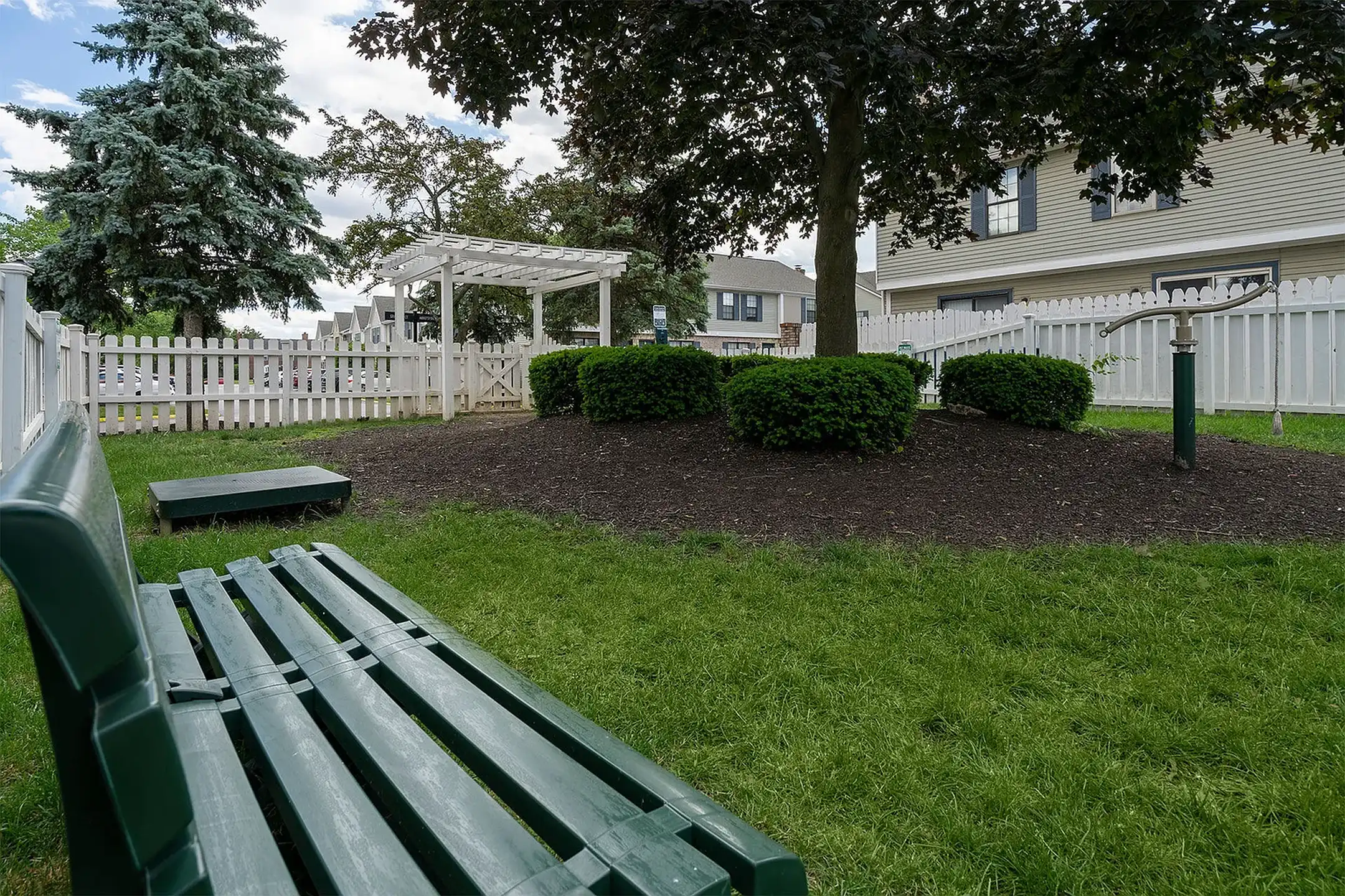 Mason Row Townhomes - Dublin, OH 43016 | ApartmentGuide.com