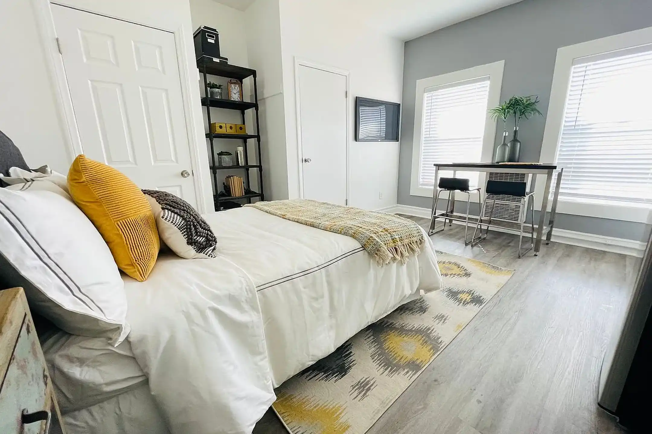 Landmark Towers - Los Angeles, CA 90017 | ApartmentGuide.com