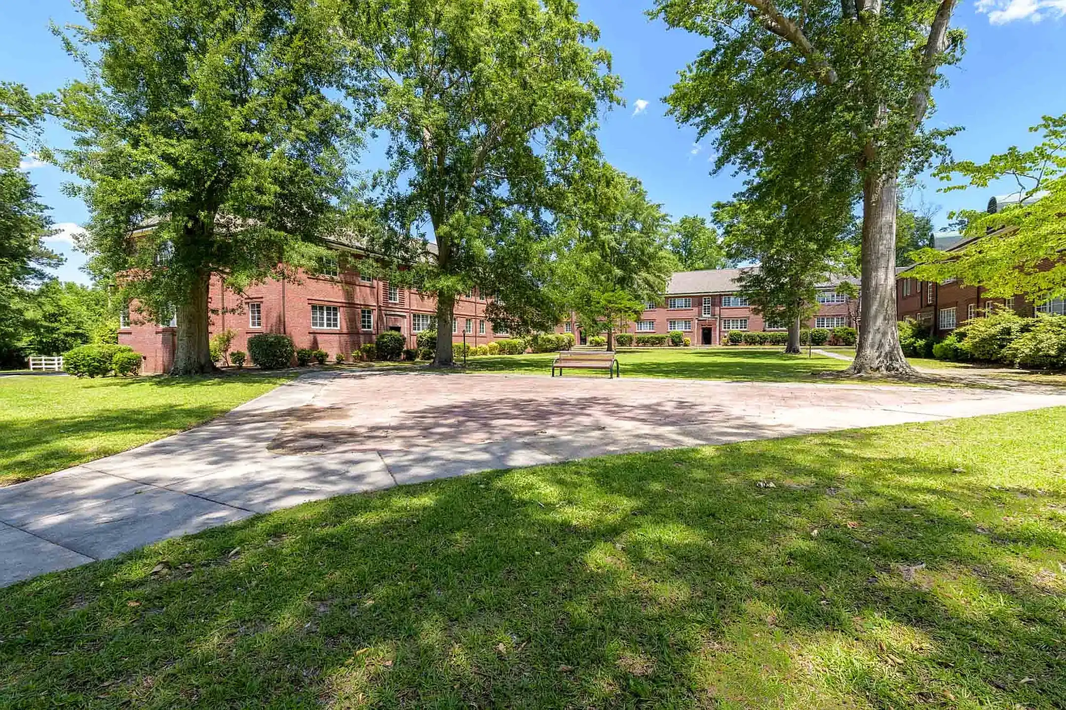 Kinston Oaks Apartments - Kinston, NC 28501 | ApartmentGuide.com