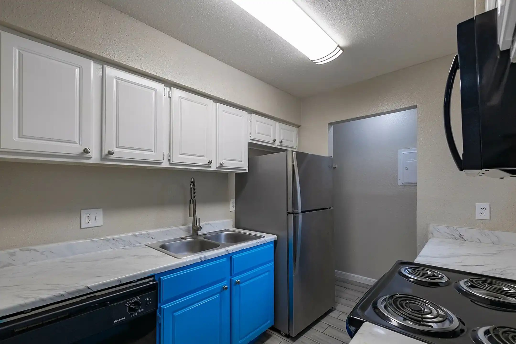 Crescent At Cityview - Houston, TX 77060 | ApartmentGuide.com