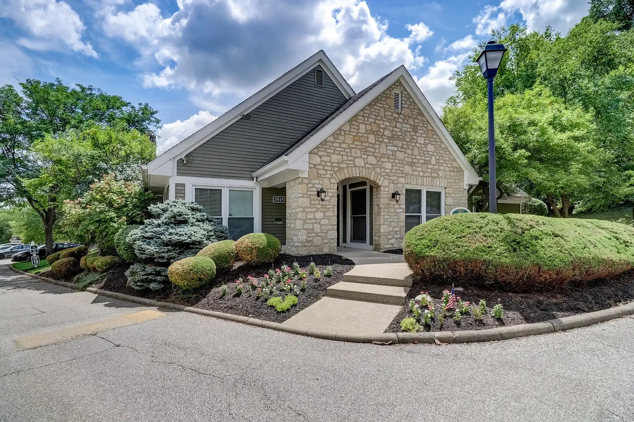 Brookstone Village - Cincinnati, OH 45209 | ApartmentGuide.com