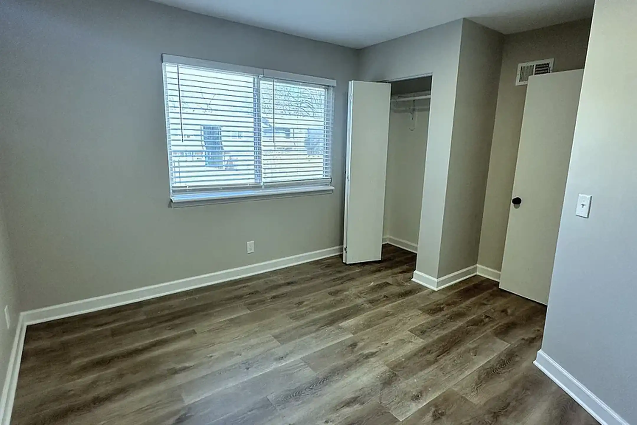 87th Street Apartments - Overland Park, KS 66212 | ApartmentGuide.com