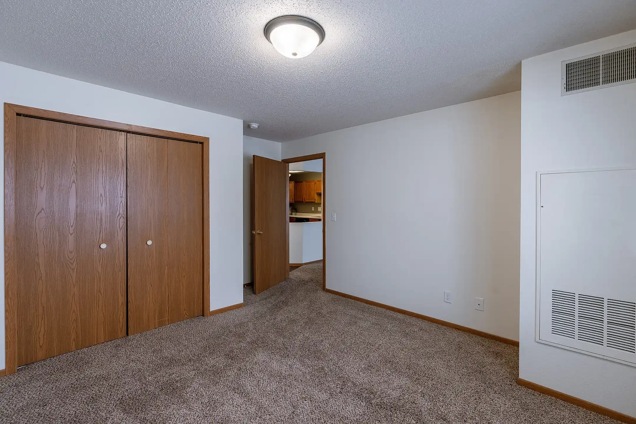 Willow Park - Fargo, ND 58103 | ApartmentGuide.com