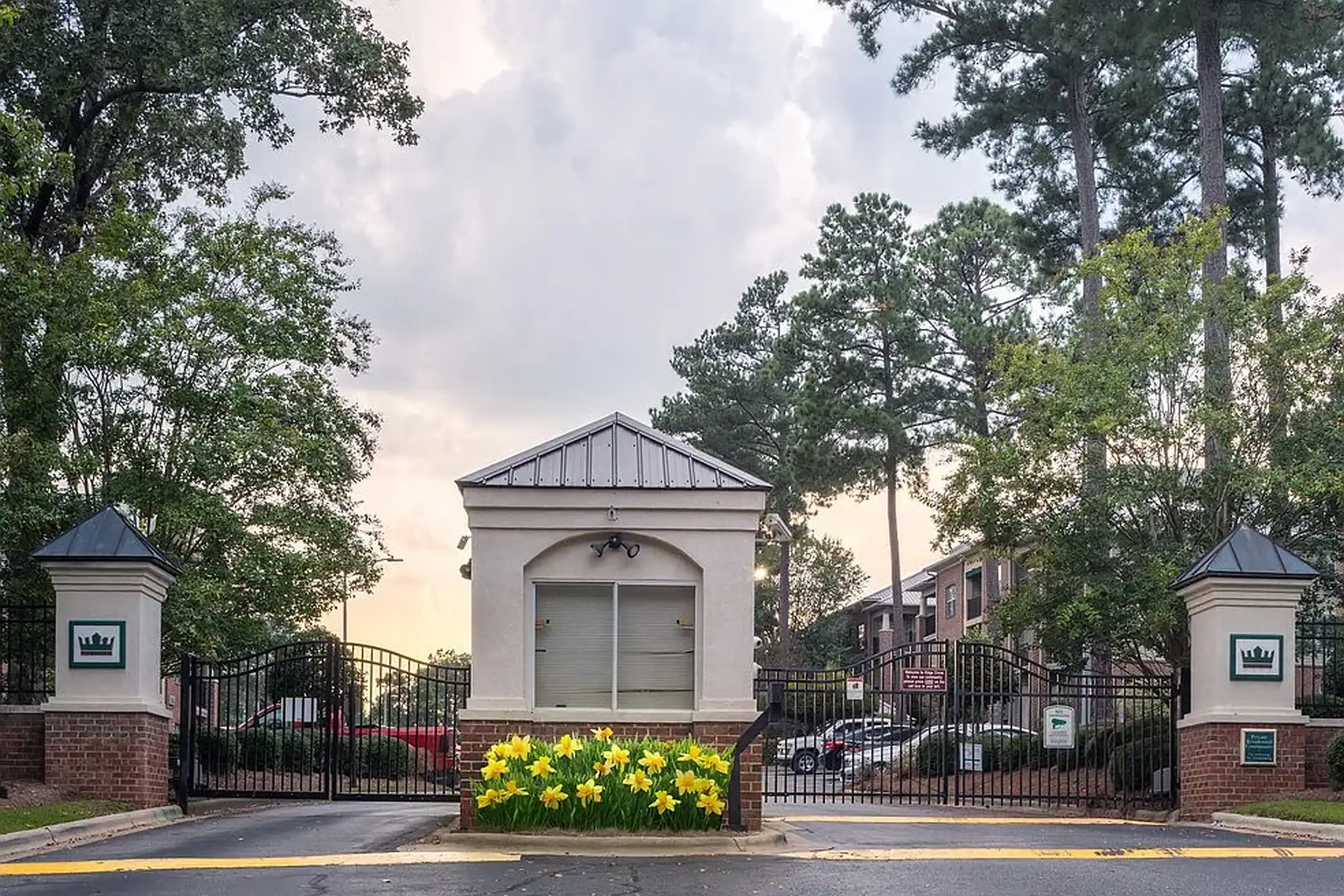 Kings Cross Apartments - Fayetteville, NC 28314 | ApartmentGuide.com