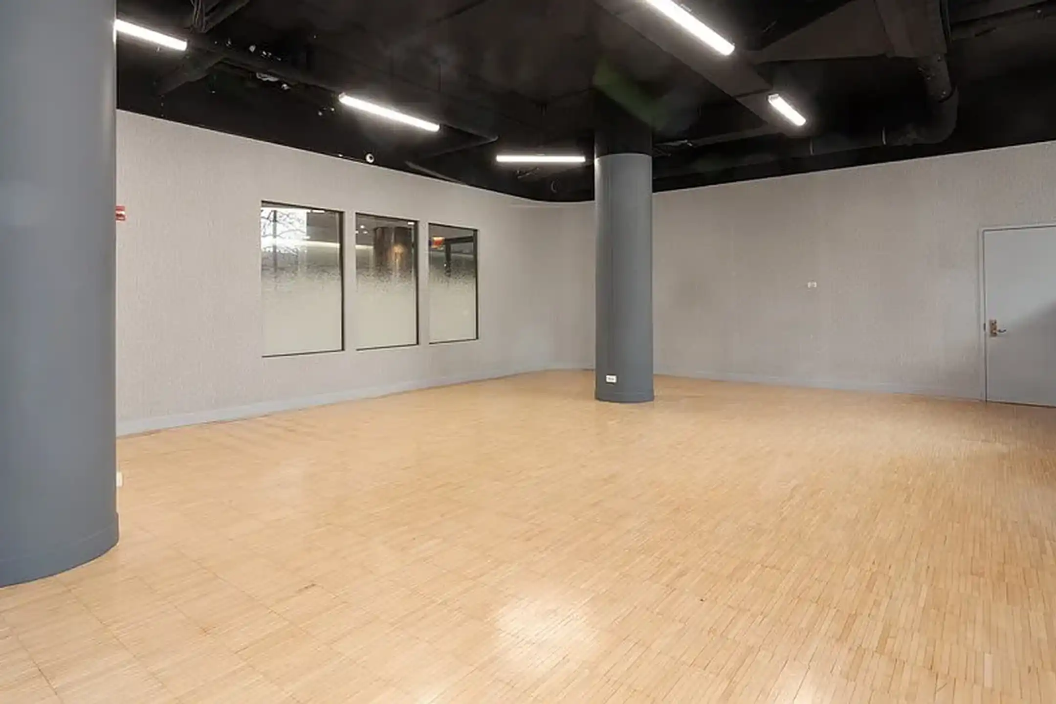 ReNew Wheaton Center - Wheaton, IL 60187 | ApartmentGuide.com