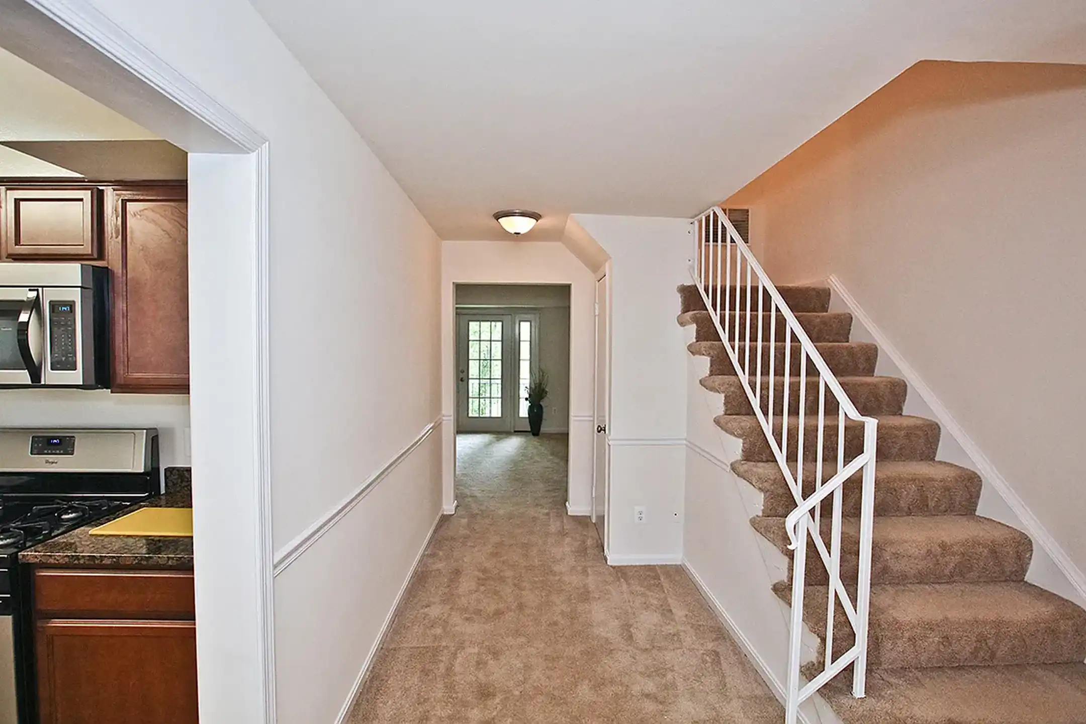 Fairfax Square - Fairfax, VA 22031 | ApartmentGuide.com