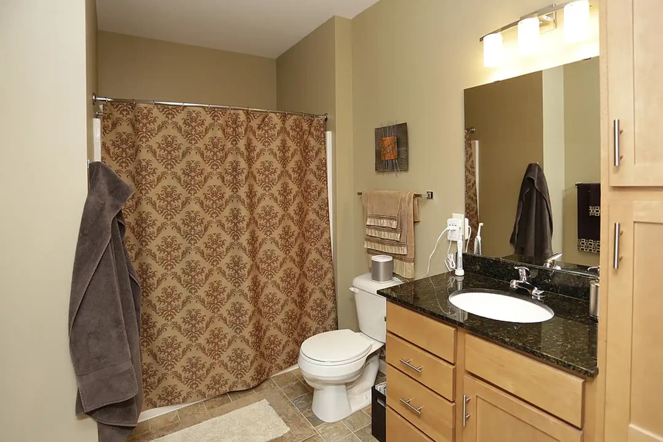 Lyndale Plaza - Richfield, MN 55423 | ApartmentGuide.com