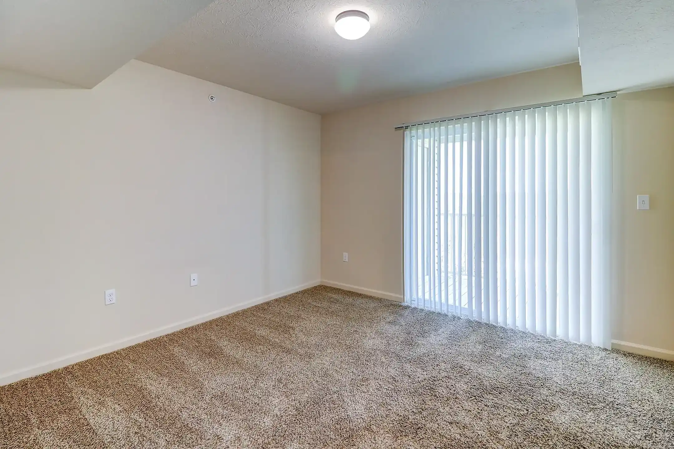 Delaware Trace Apartment Homes - Evansville, IN 47715 | ApartmentGuide.com