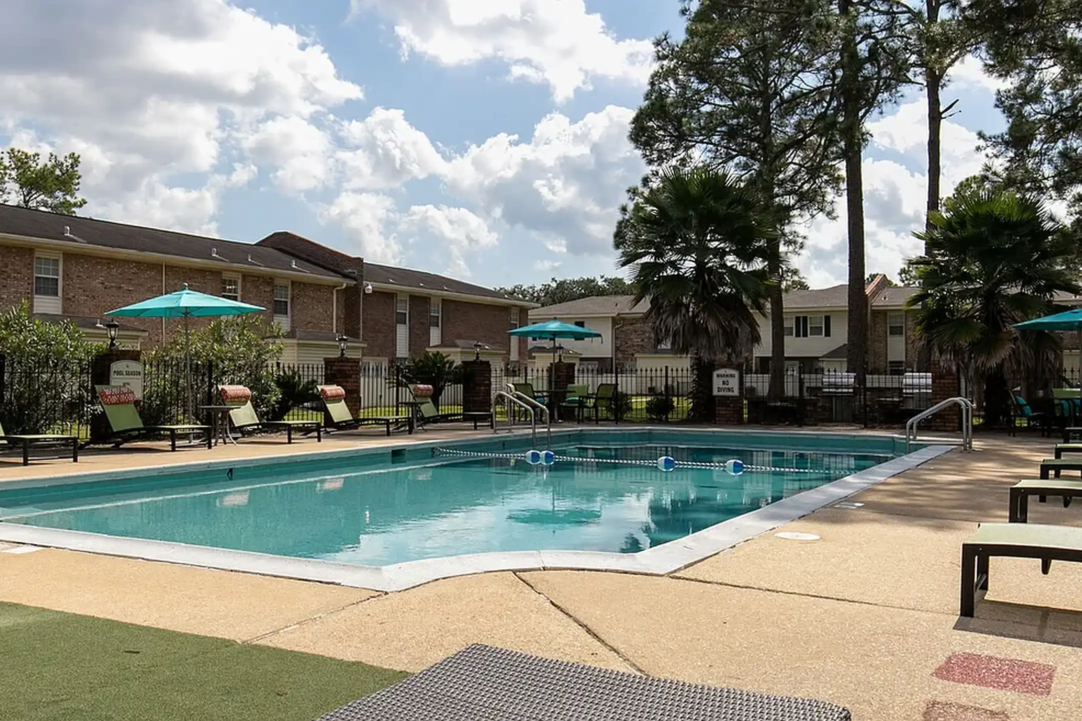 Yester Oaks - Mobile, AL 36608 | ApartmentGuide.com