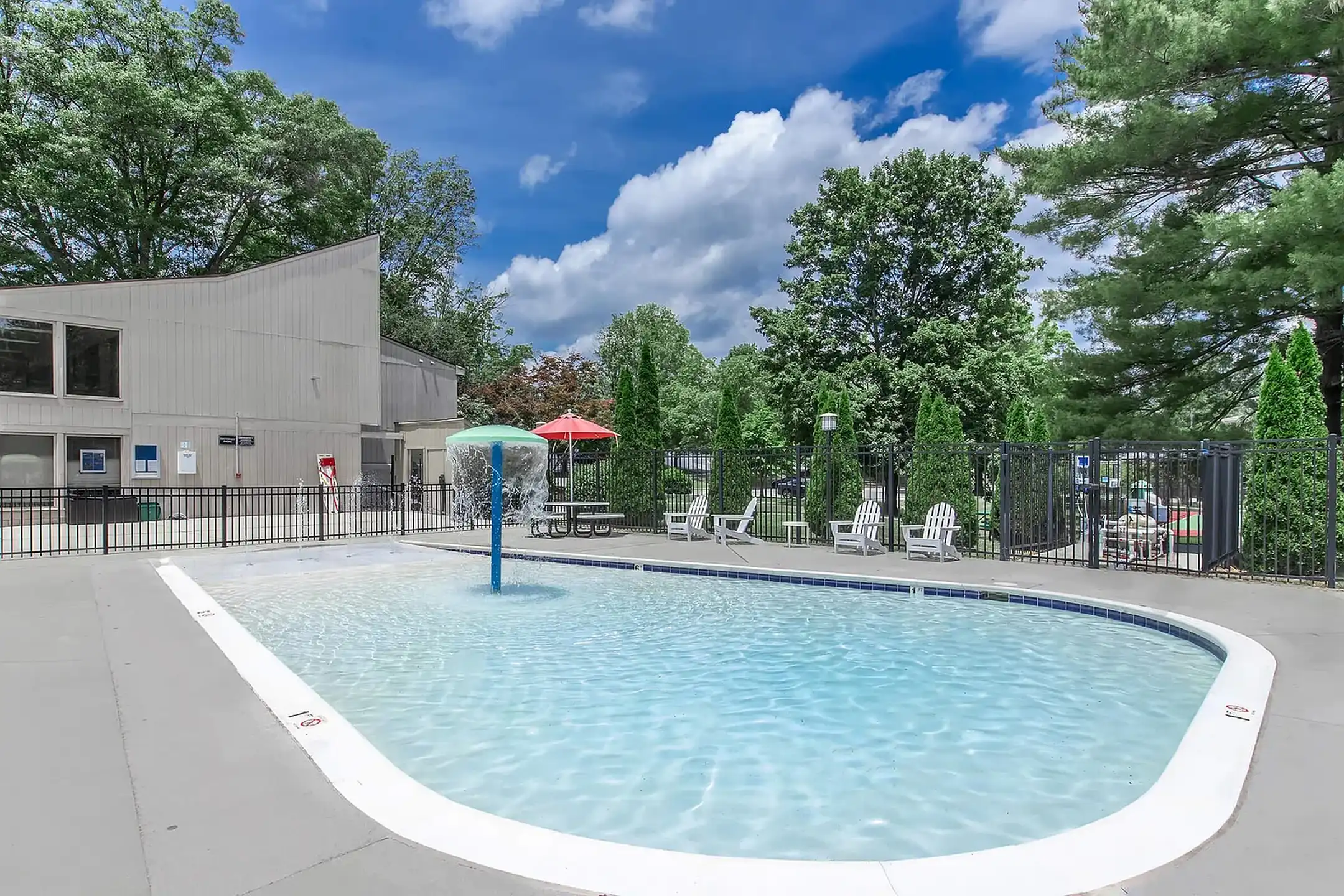 Foxridge Apartment Homes - Blacksburg, VA 24060 | ApartmentGuide.com