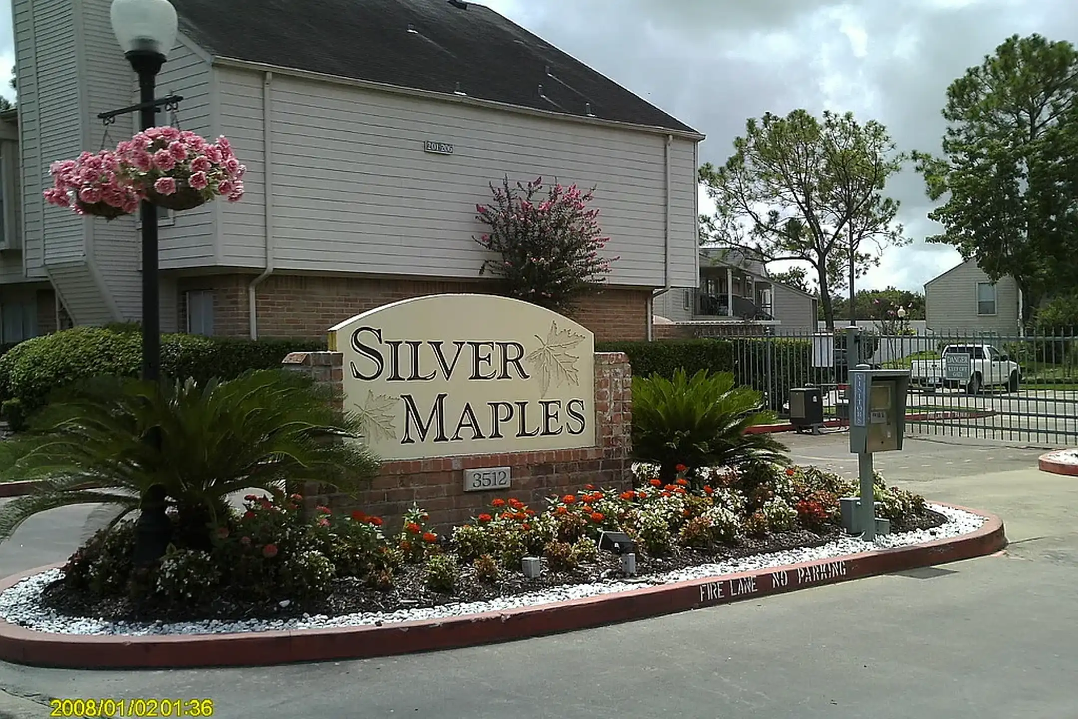 Silver Maples Apartments - Pearland, TX 77581 | ApartmentGuide.com