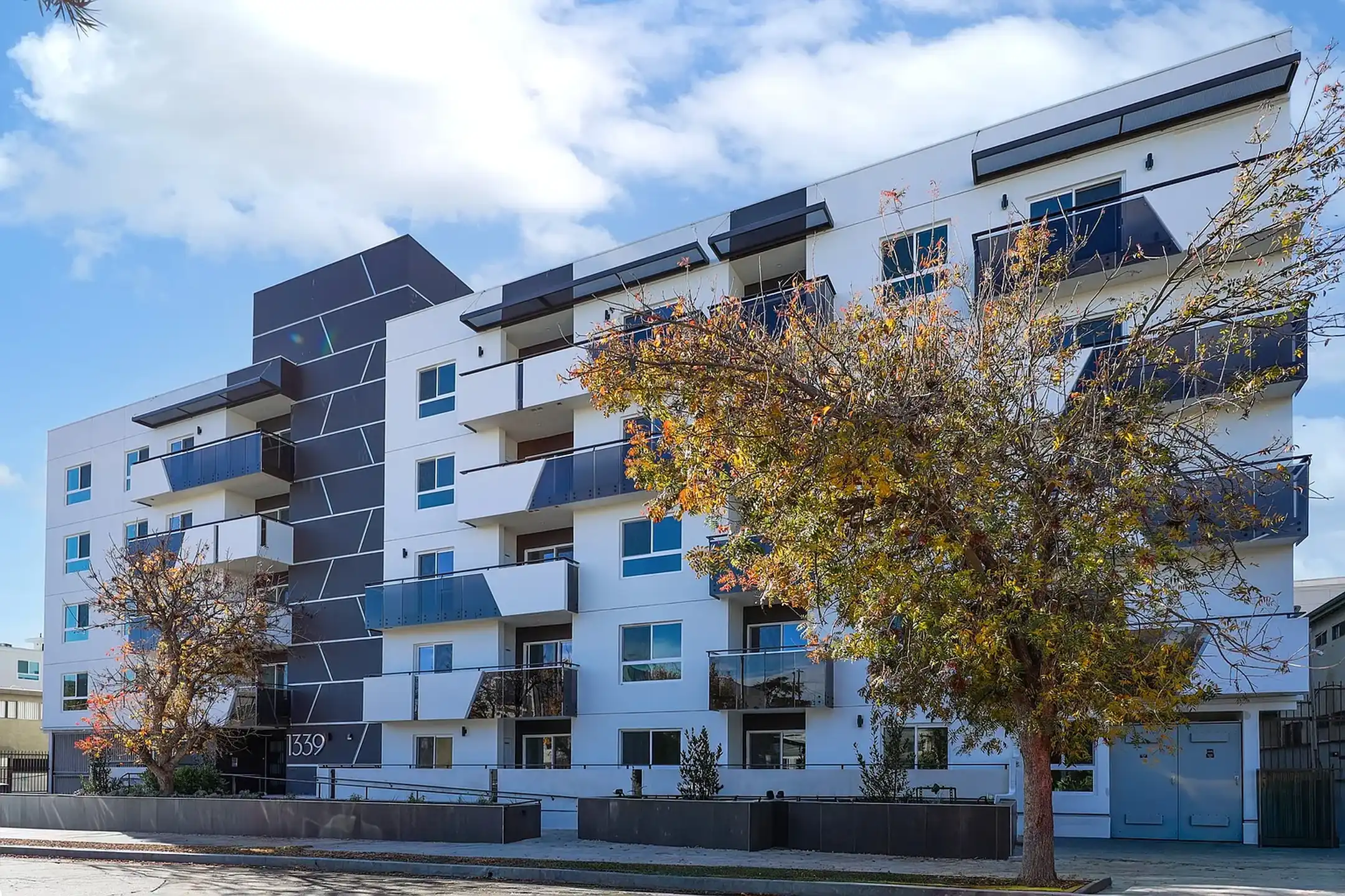 Tamarind Sunset - Los Angeles, CA 90028 | ApartmentGuide.com