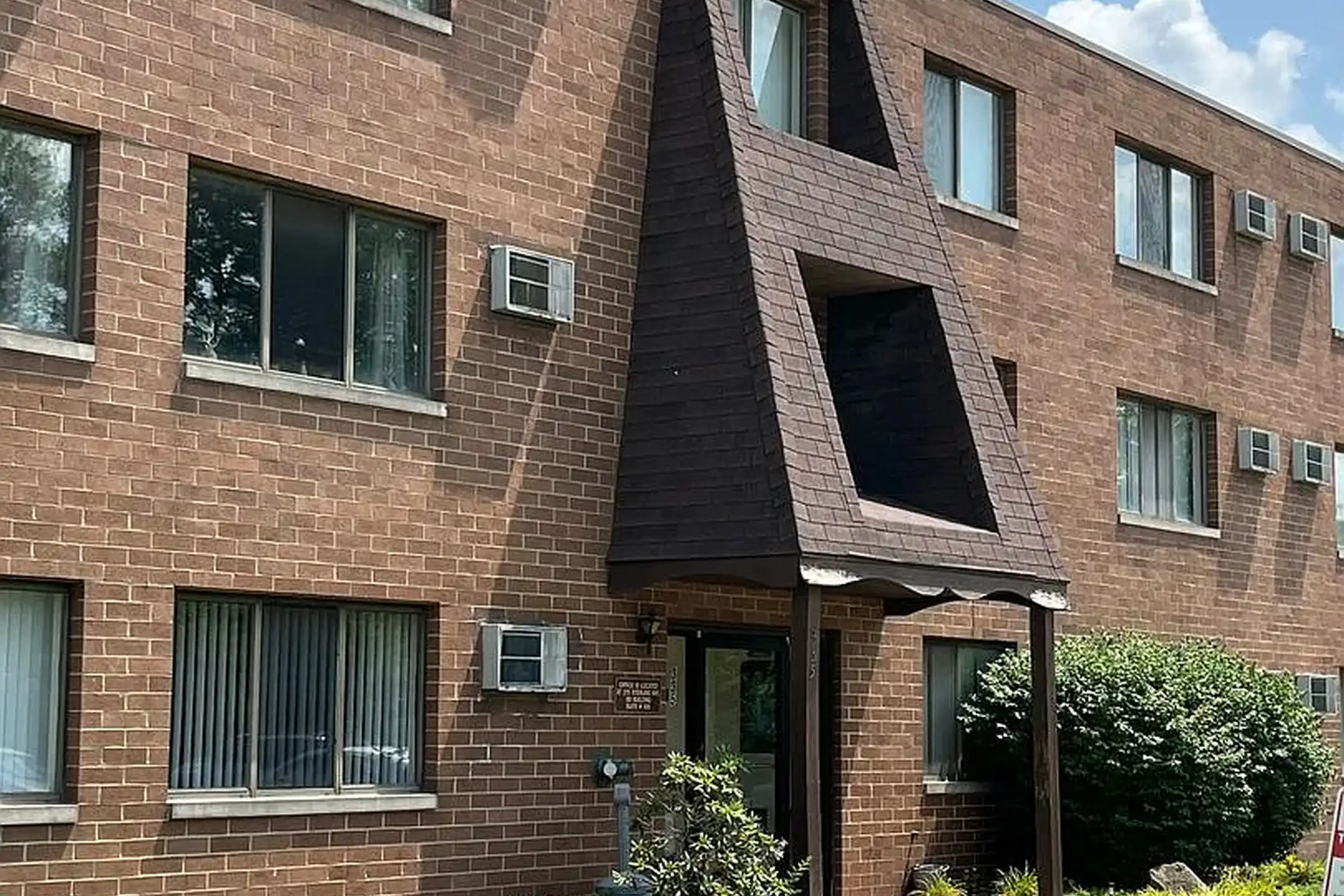 River-Sharon - Sharon, PA 16146 | ApartmentGuide.com