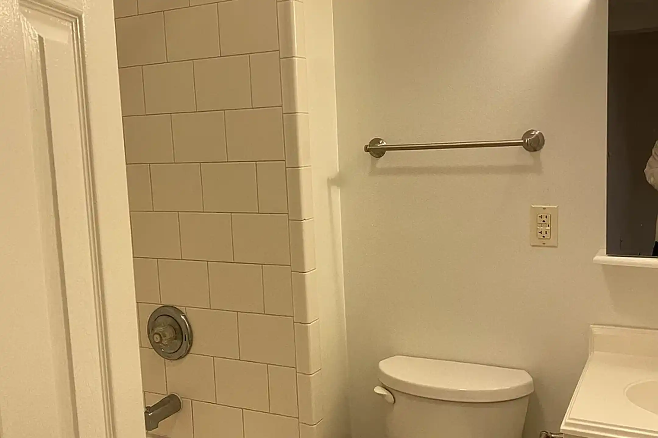 Gaslight Apartments - Saratoga Springs, NY 12866 | ApartmentGuide.com