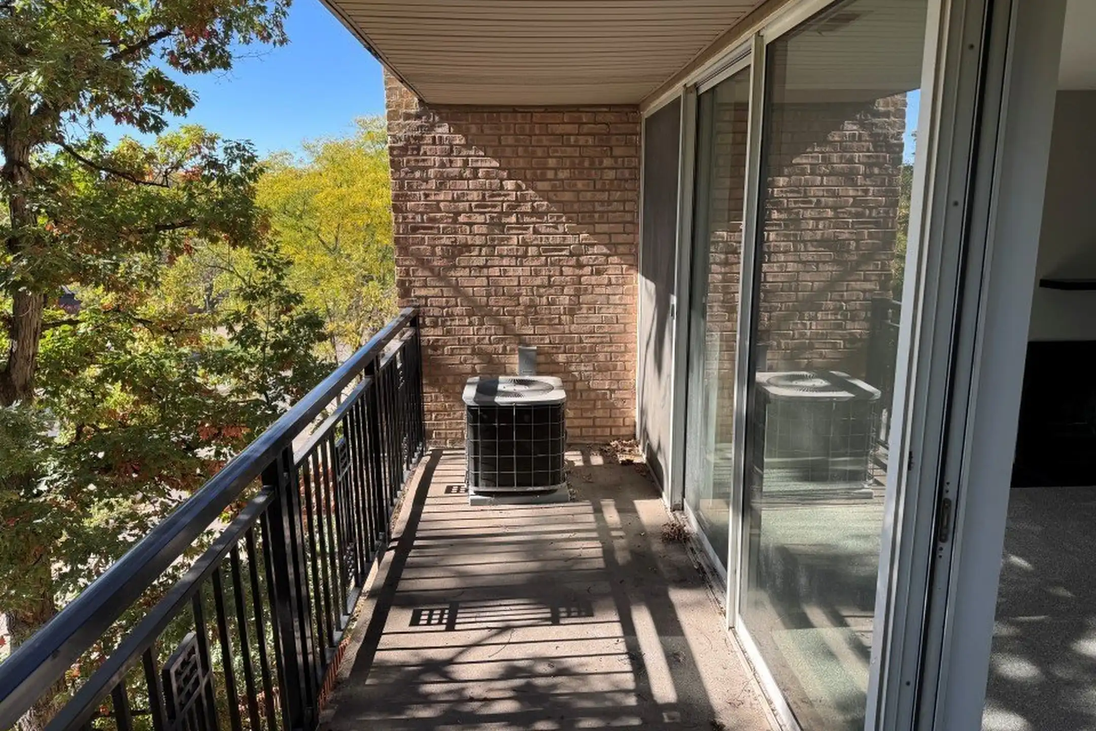 5950 Oakwood Dr #4C - Lisle, IL 60532 | ApartmentGuide.com