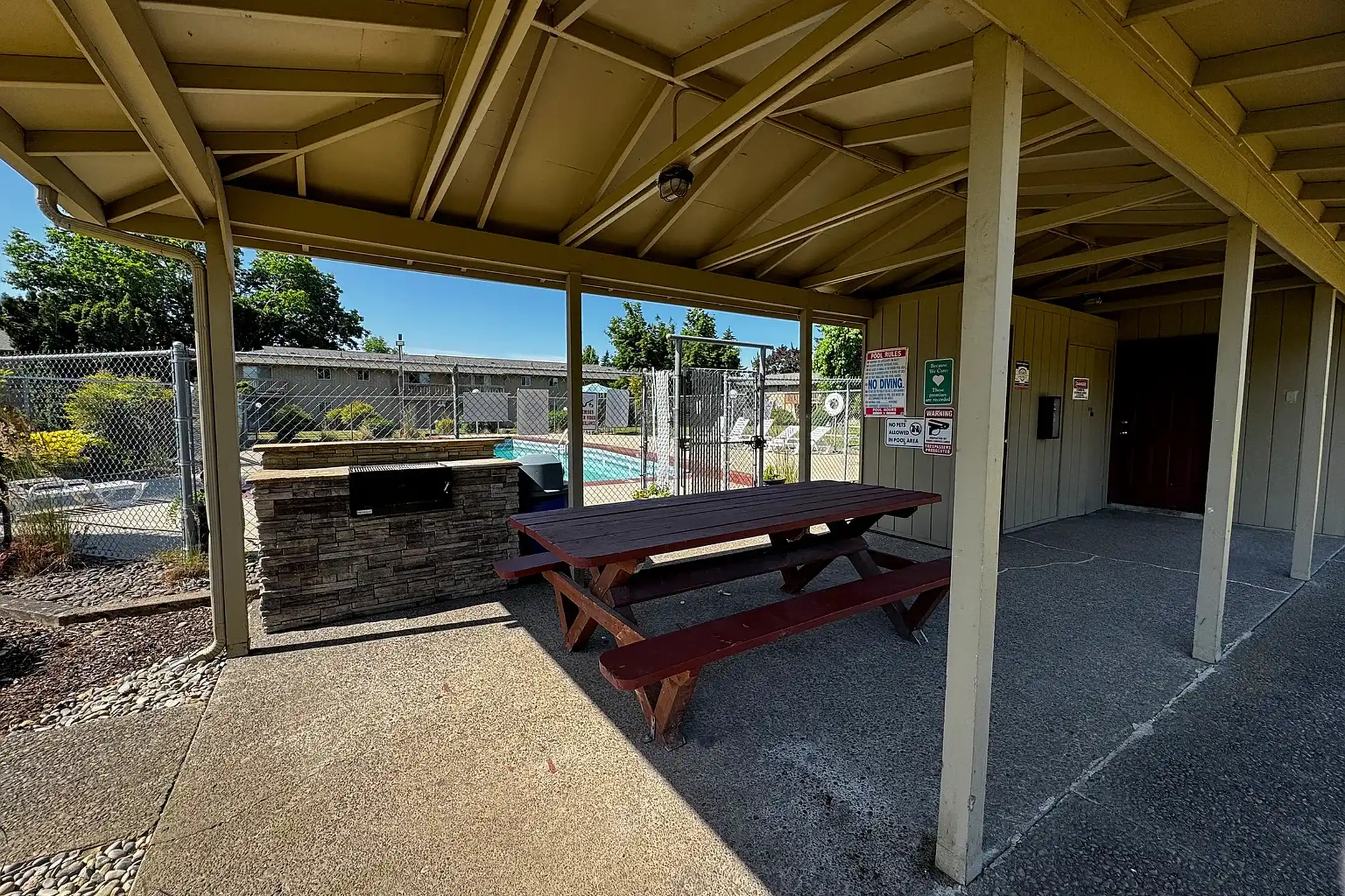 Gateway Village Apartments - Springfield, OR 97477 | ApartmentGuide.com