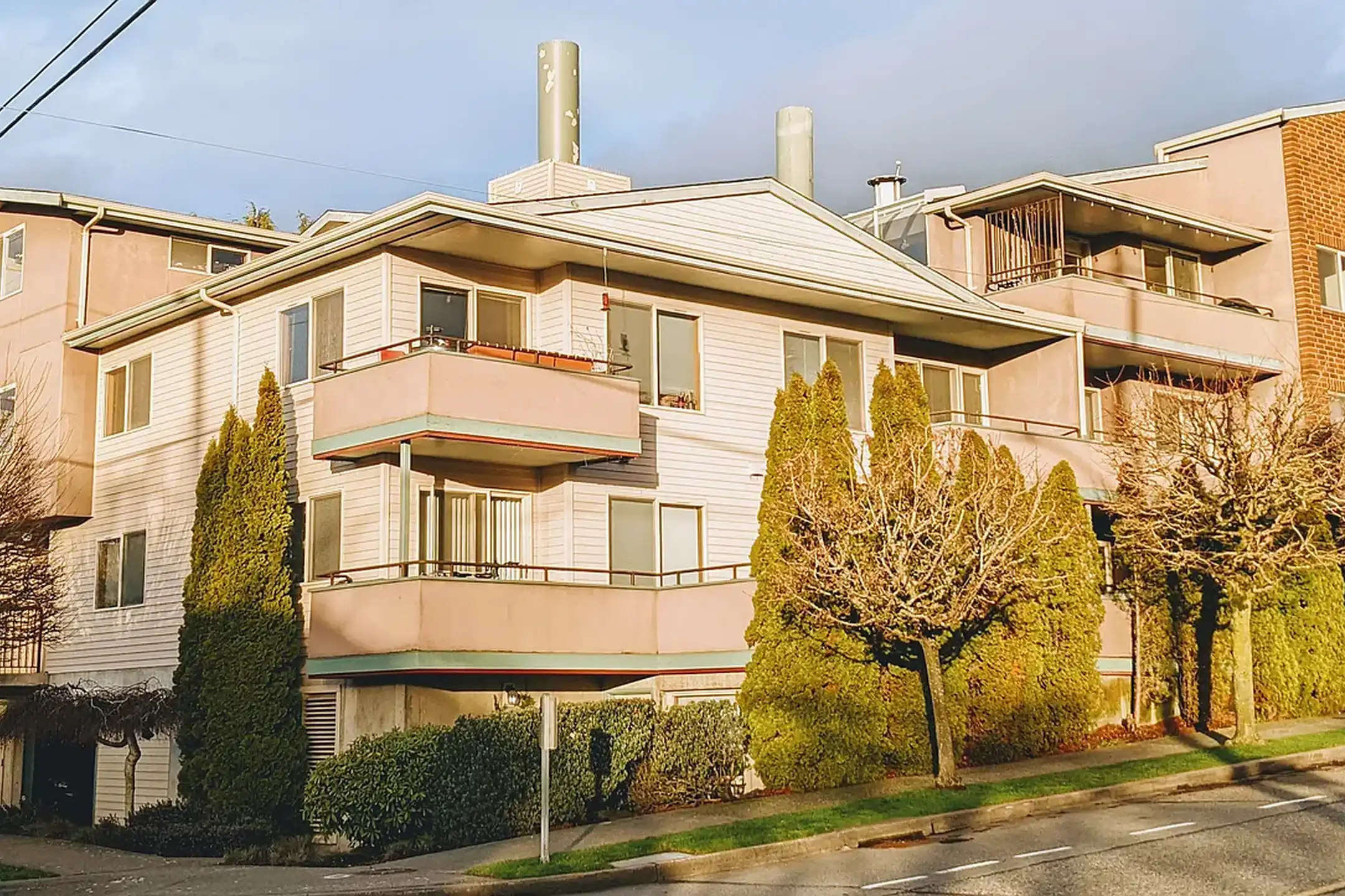 Crown Ridge Apartments - Seattle, WA 98117 | ApartmentGuide.com