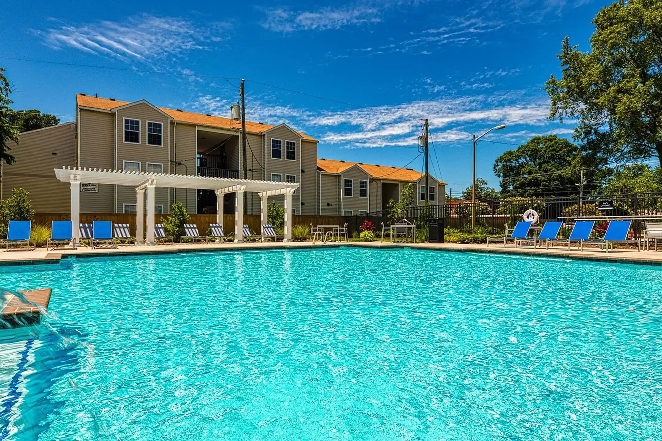 Colony Point Apartments - Norfolk, VA 23505 | ApartmentGuide.com
