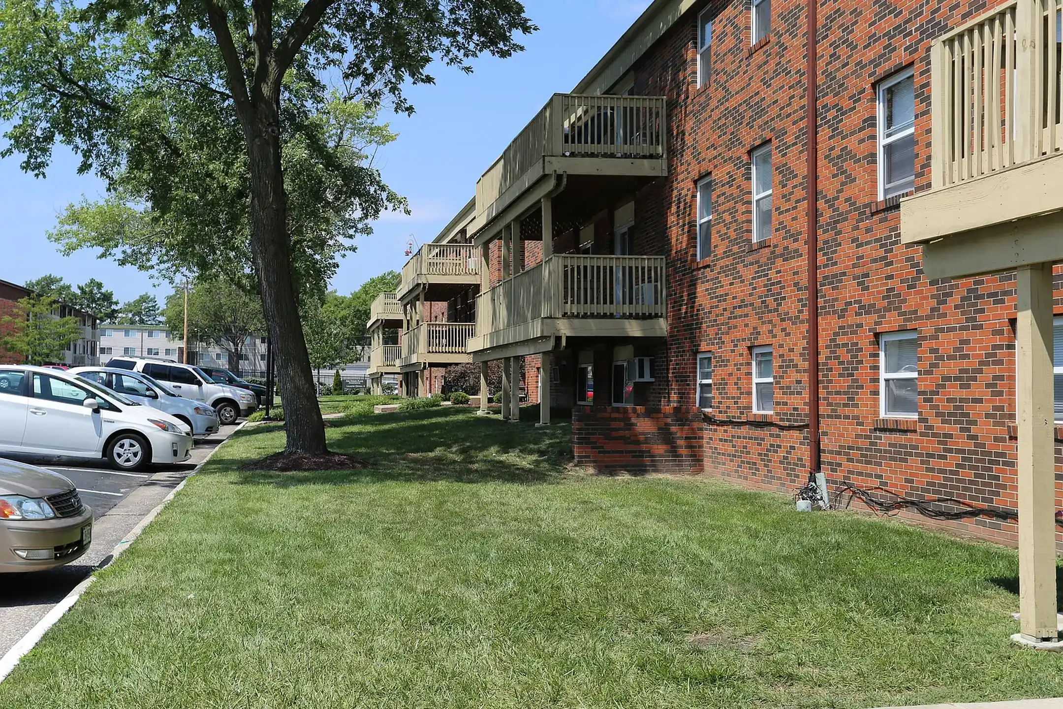 Ash Street Place Apartments - Columbia, MO 65203 | ApartmentGuide.com