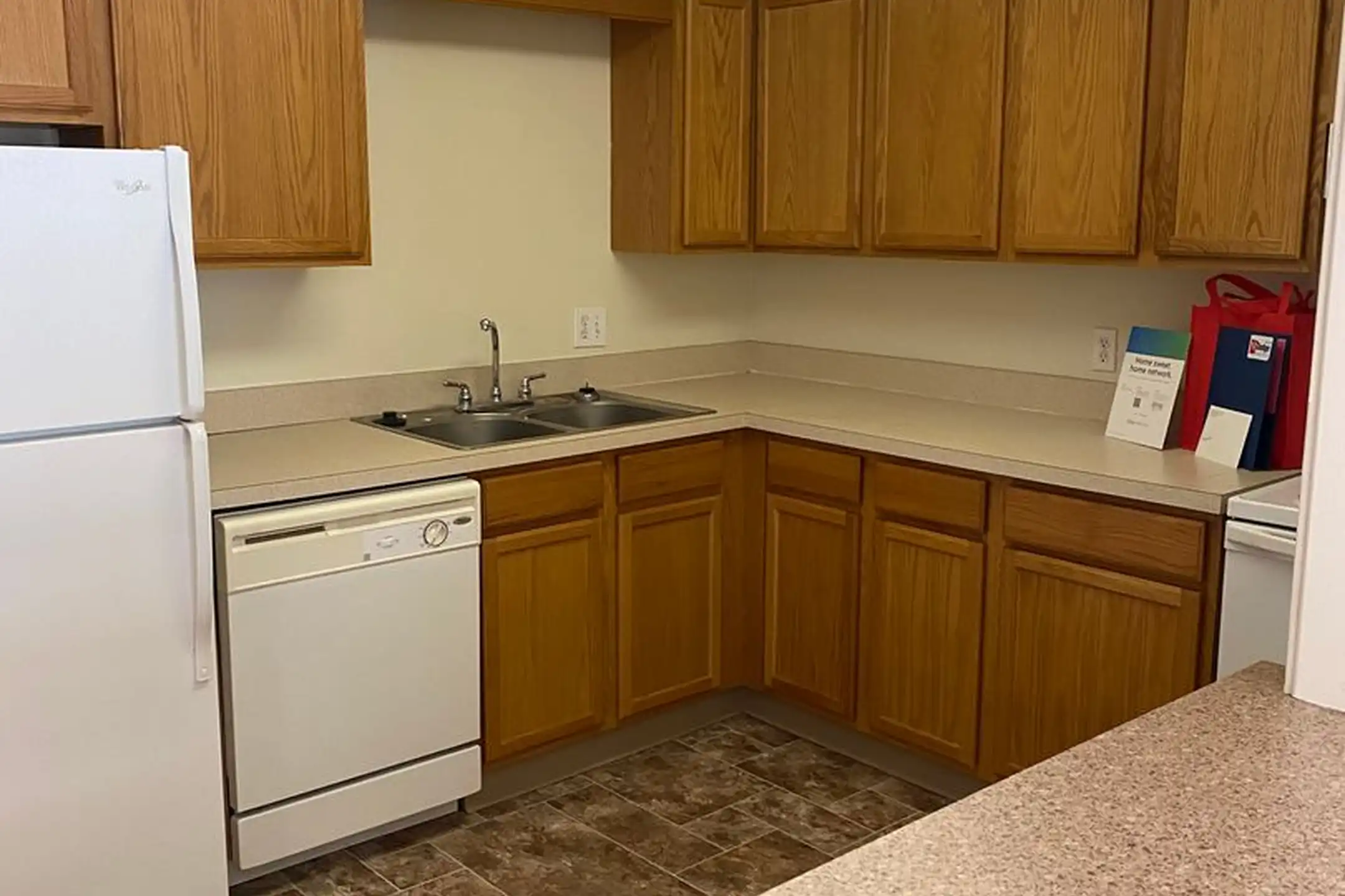 5806 S 141st Plaza unit 7-4 - Omaha, NE 68137 | ApartmentGuide.com