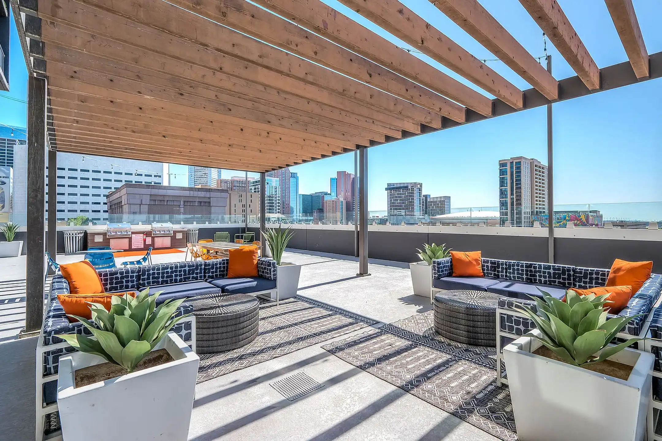 Houston House - Houston, TX 77002 | ApartmentGuide.com