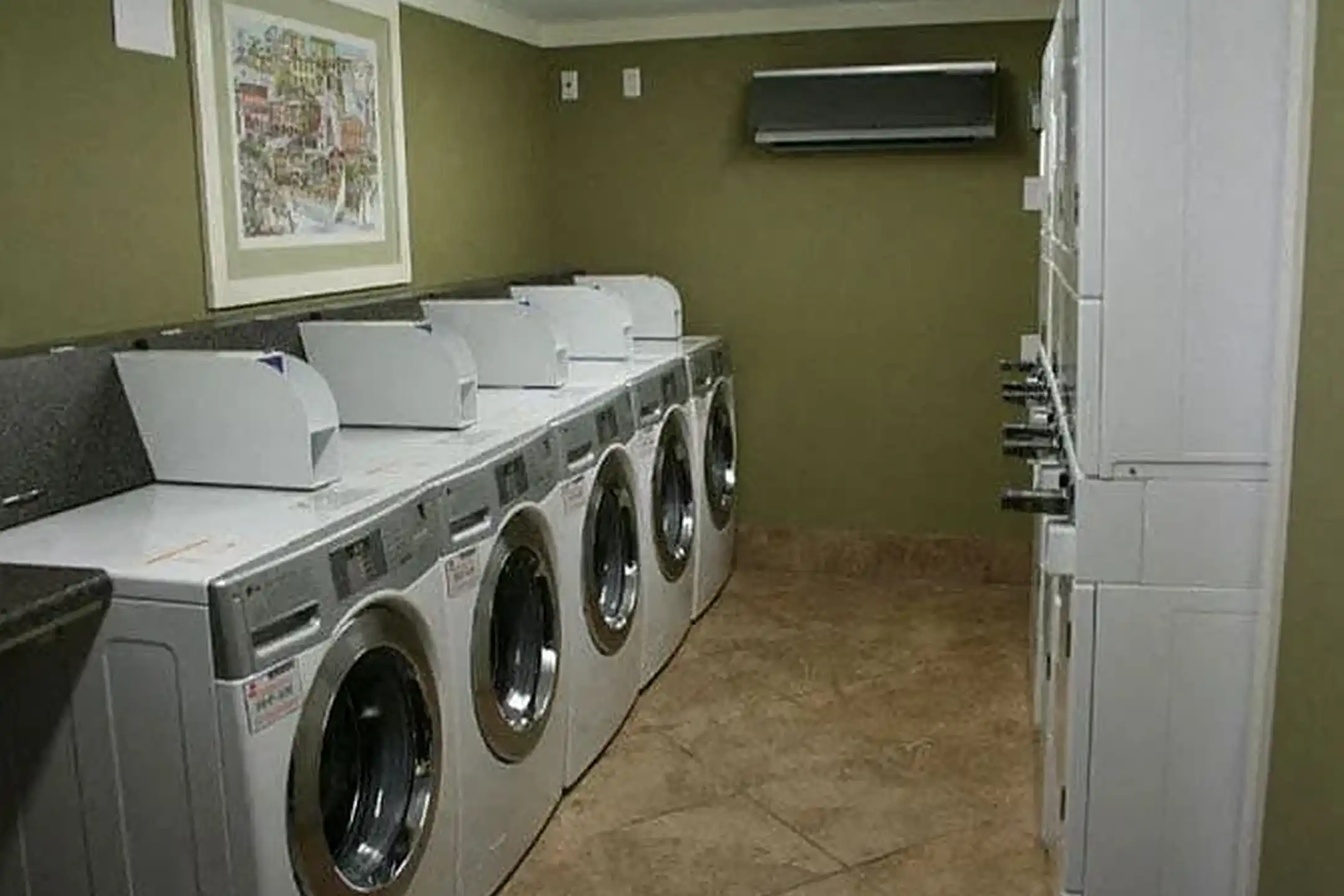 Bee Street - Charleston, SC 29403 | ApartmentGuide.com