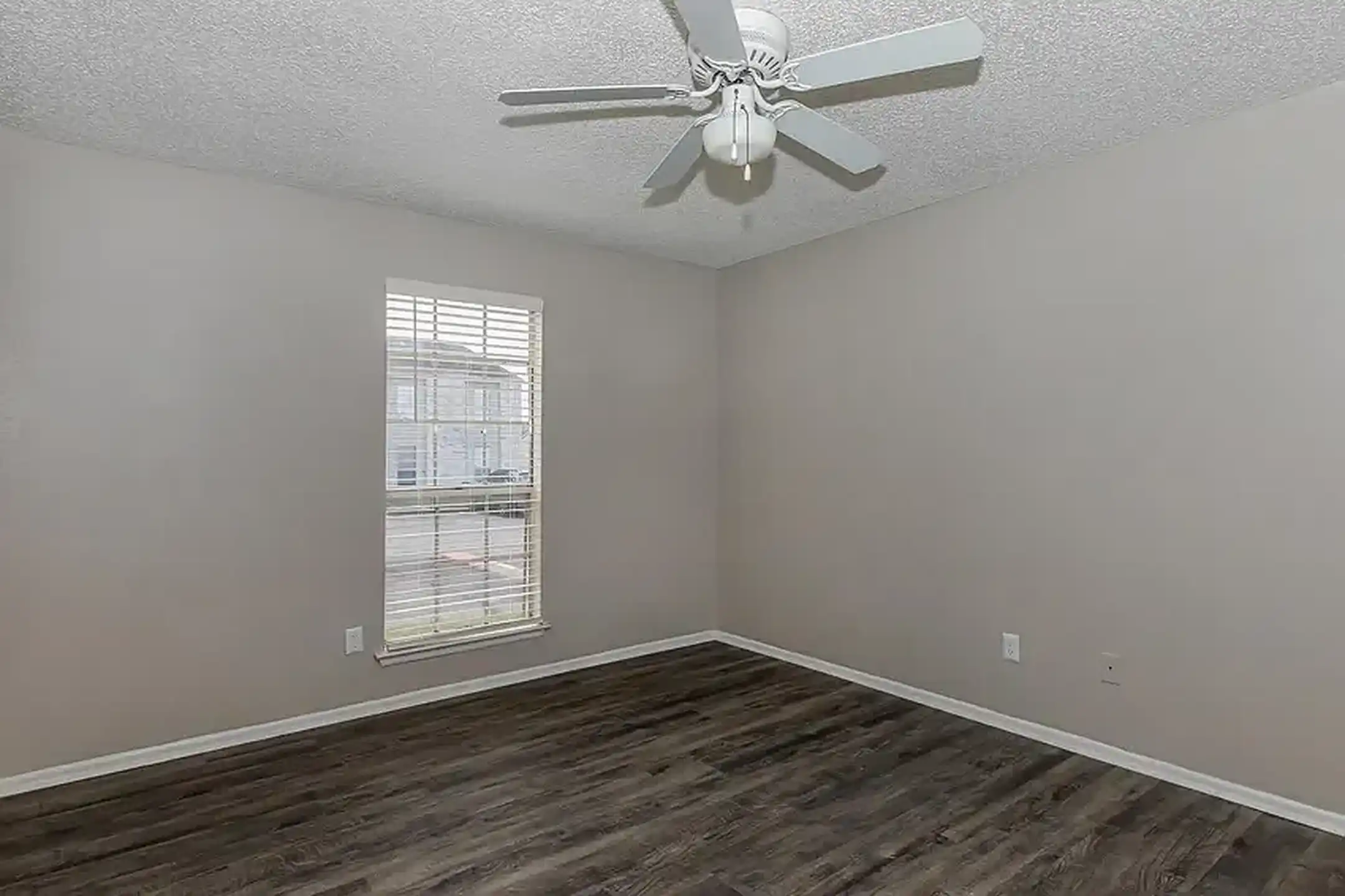 Wood River Apartments - Corpus Christi, TX 78410 | ApartmentGuide.com