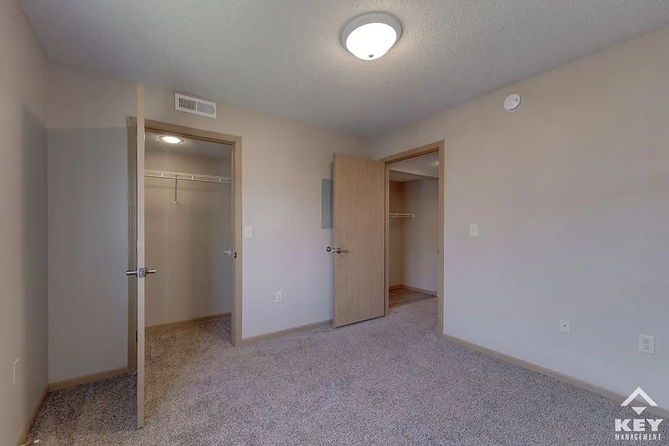 Brookfield Residences - Manhattan, KS 66502 | ApartmentGuide.com