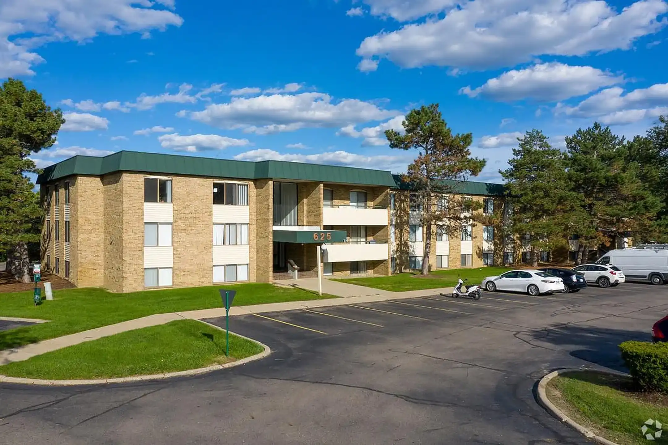 Hidden Valley Club - Ann Arbor, MI 48104 | ApartmentGuide.com