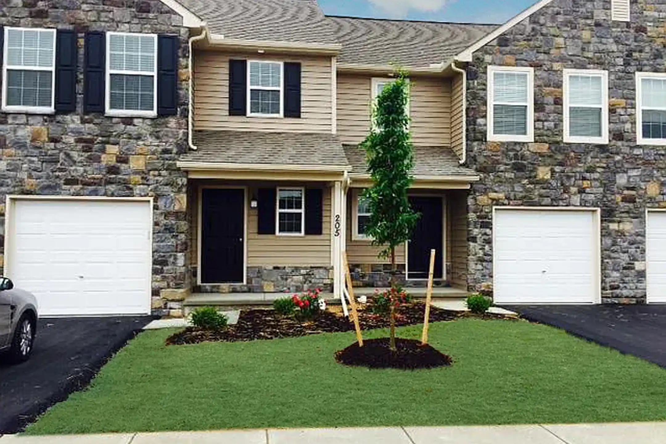 Stonebrook At Northside Crossing - Palmyra, PA 17078 | ApartmentGuide.com