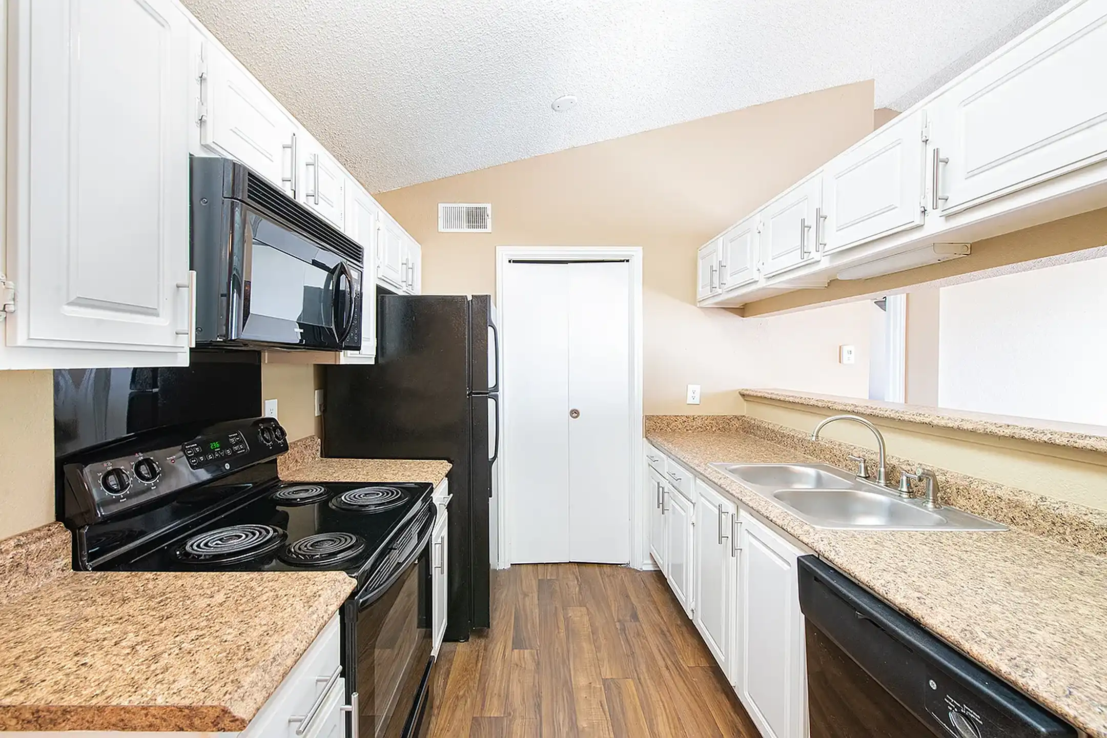 MAA Grapevine - Grapevine, TX 76051 | ApartmentGuide.com