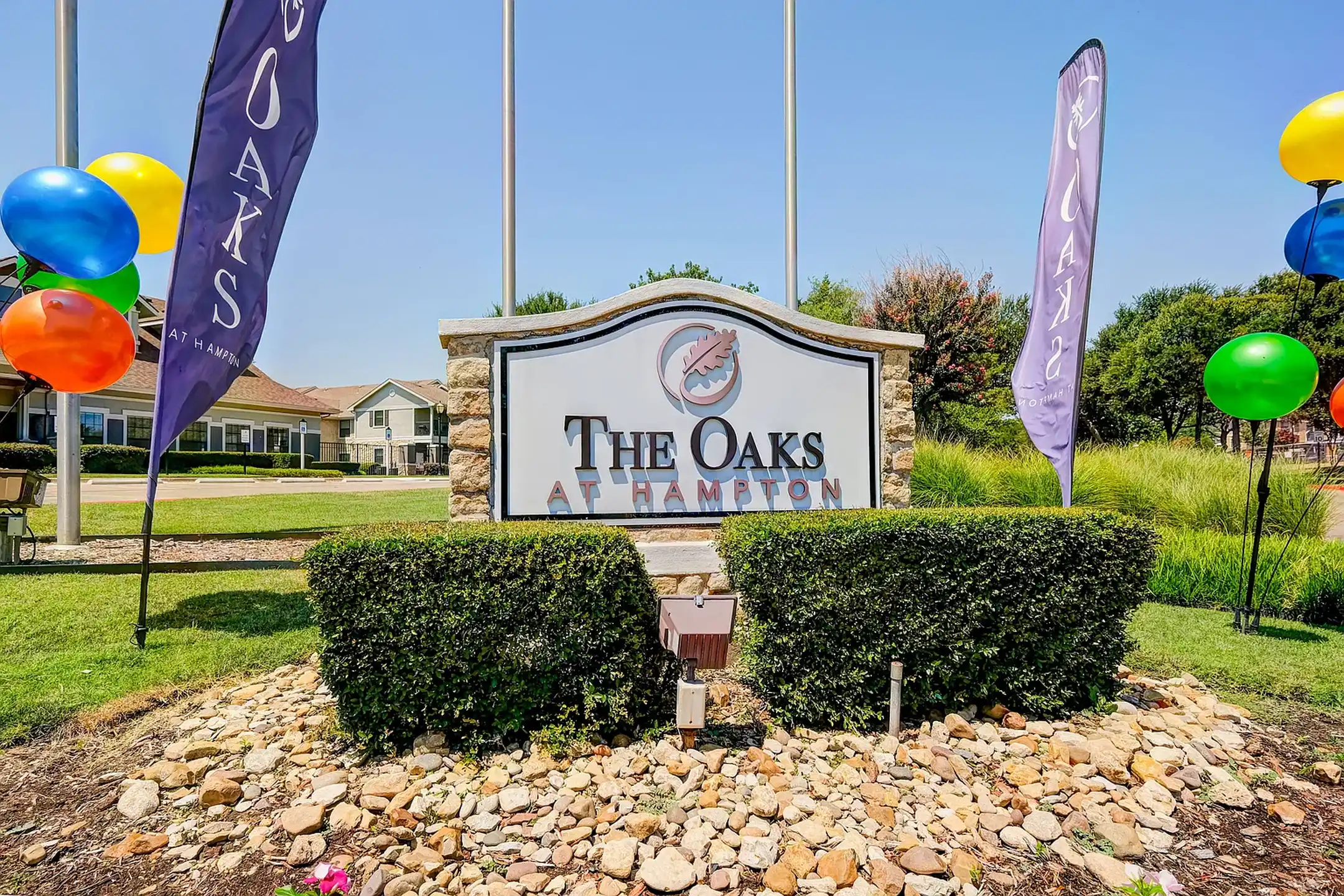 The Oaks at Hampton - Dallas, TX 75224 | ApartmentGuide.com
