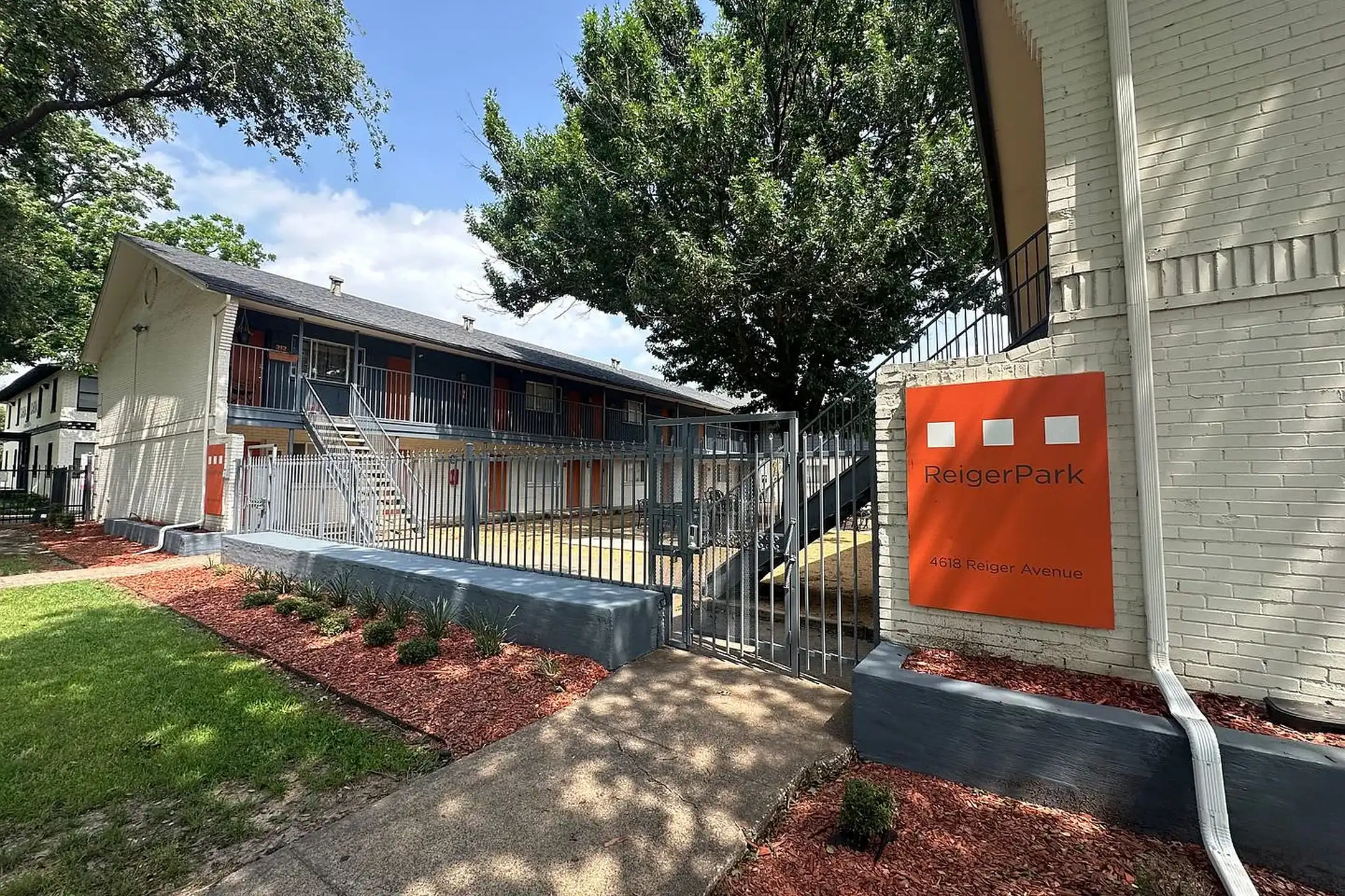 Reiger Park Apartments - Dallas, TX 75246 | ApartmentGuide.com