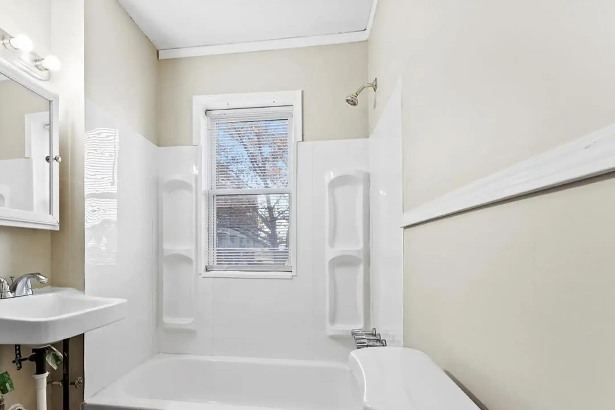 Huron River Dearborn - Dearborn, MI 48126 | ApartmentGuide.com