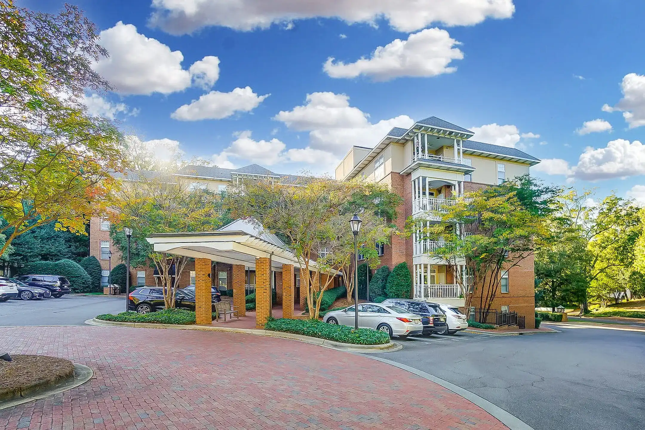 Queens at Granville - Charlotte, NC 28207 | ApartmentGuide.com