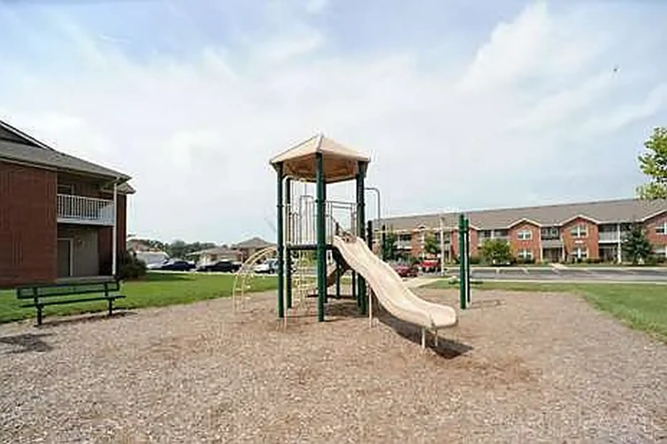 Delaware Trace Apartment Homes - Evansville, IN 47715 | ApartmentGuide.com