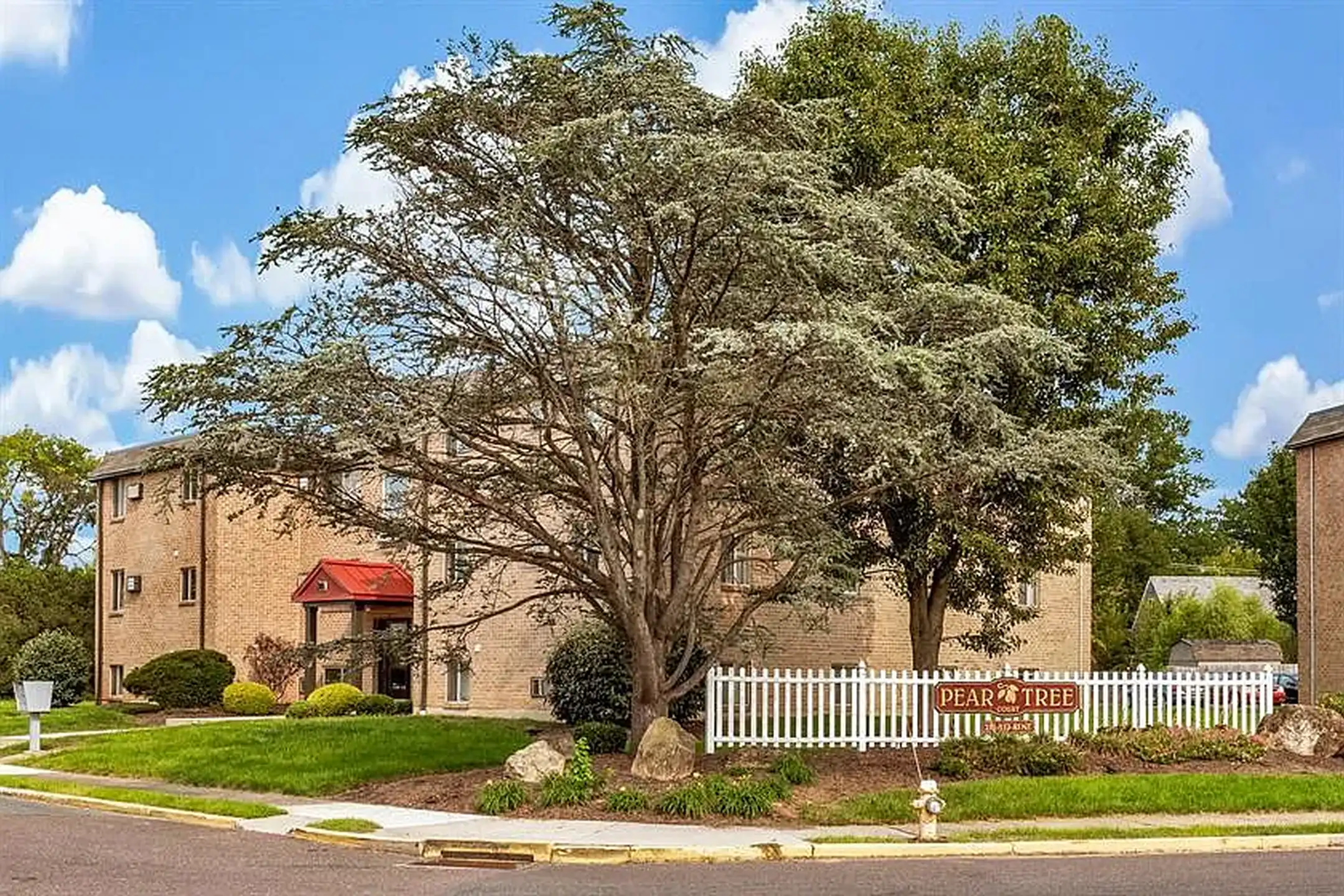 Pear Tree Court Apartments - Stowe, PA 19464 | ApartmentGuide.com