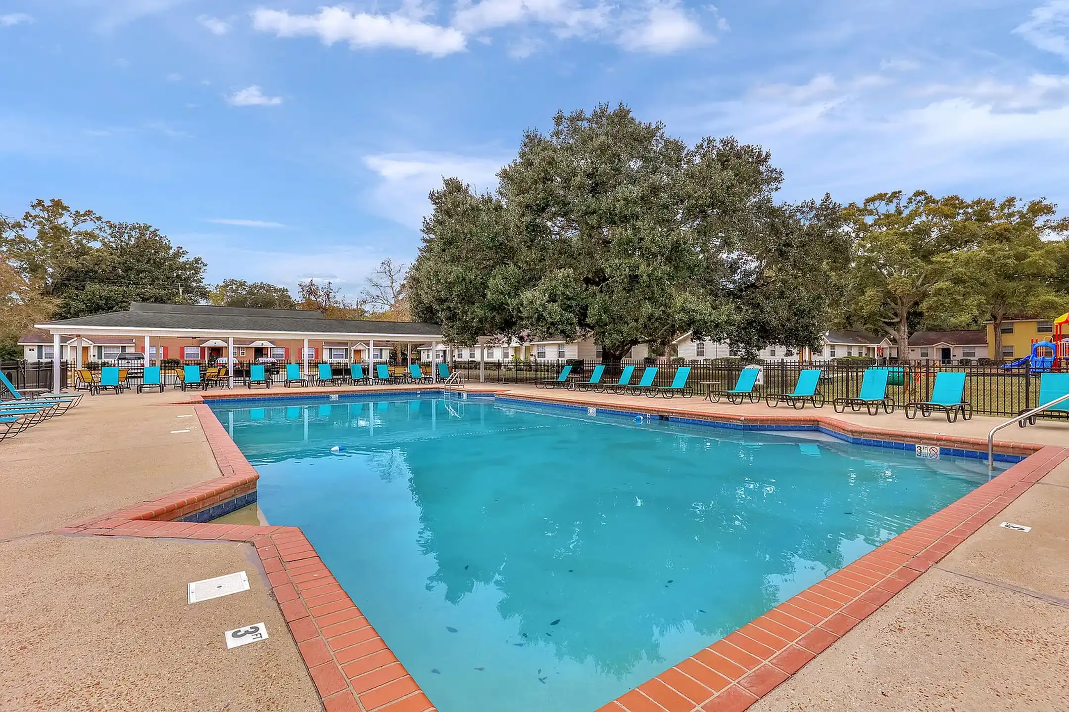 The Flats at Midtown - Mobile, AL 36606 | ApartmentGuide.com