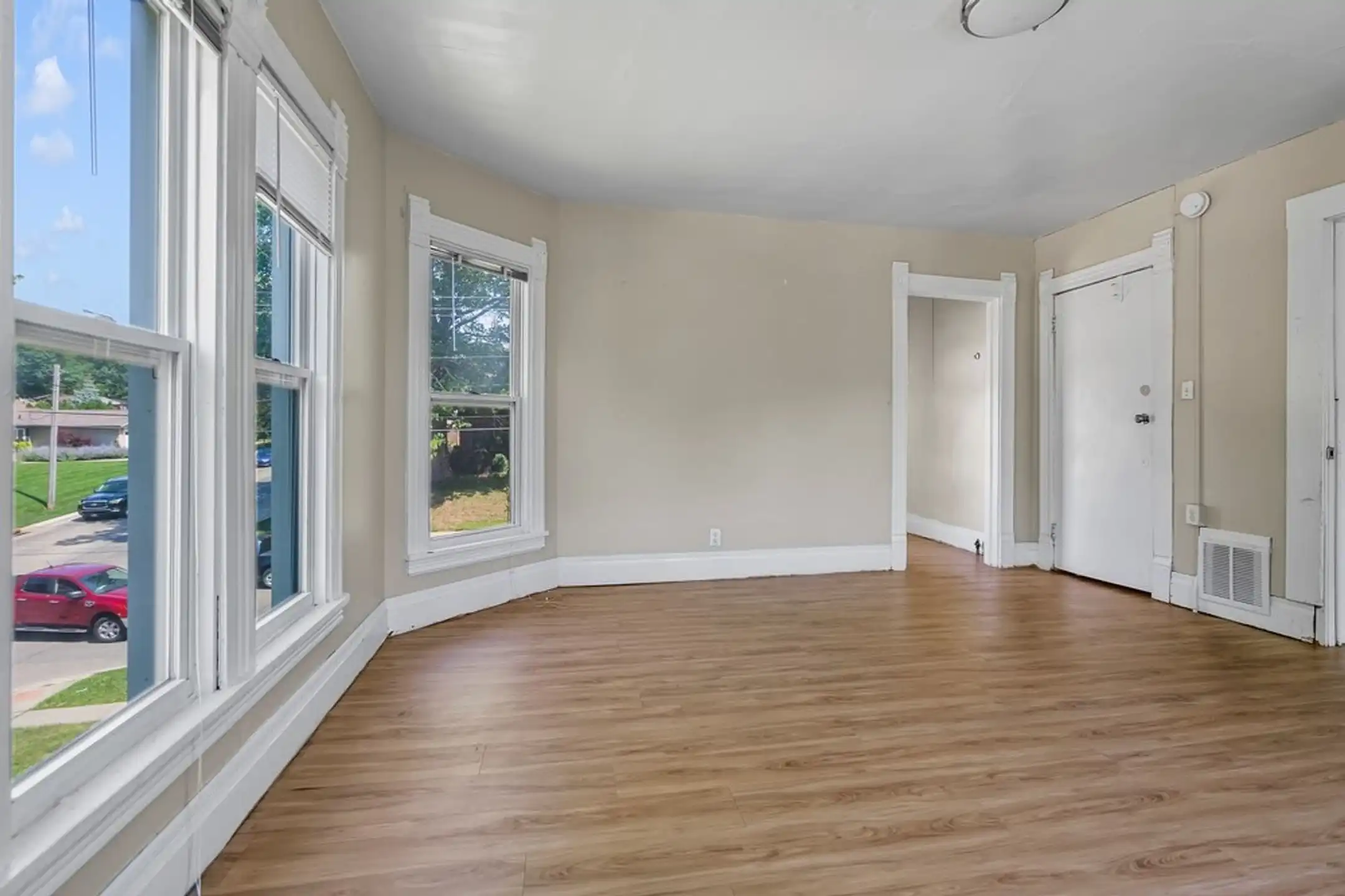 1804 College St unit (Upper Level) - Cedar Falls, IA 50613 ...