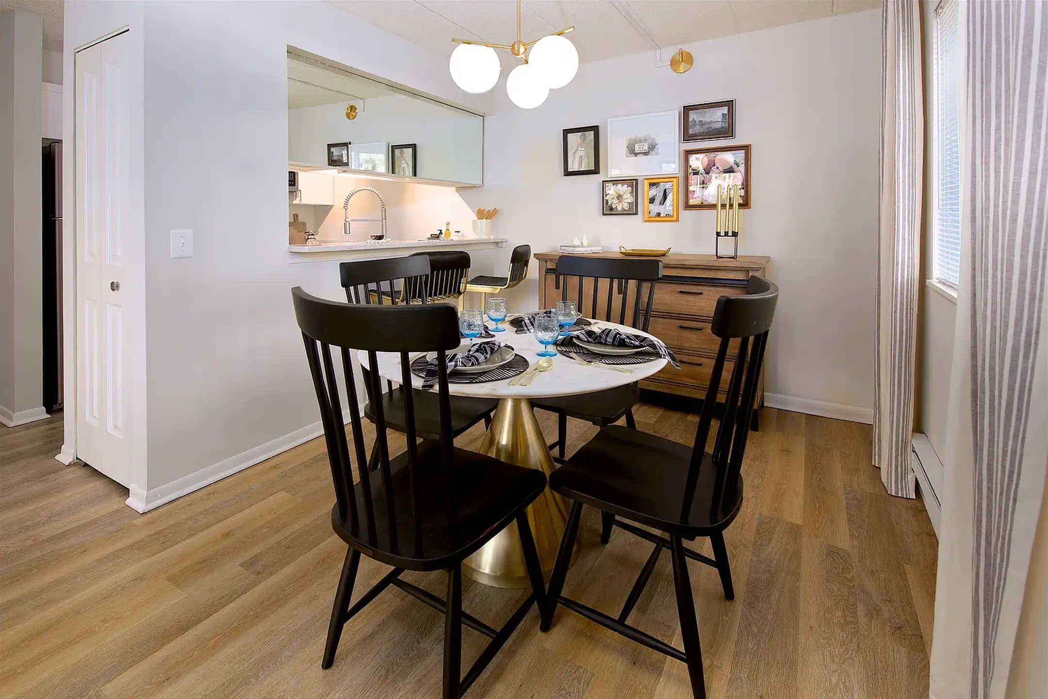 Residences at Lakeside - Lombard, IL 60148 | ApartmentGuide.com