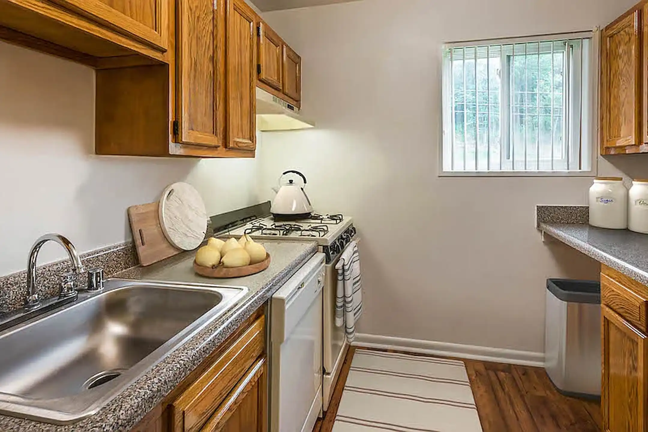 Highview Terrace - Hyattsville, MD 20782 | ApartmentGuide.com