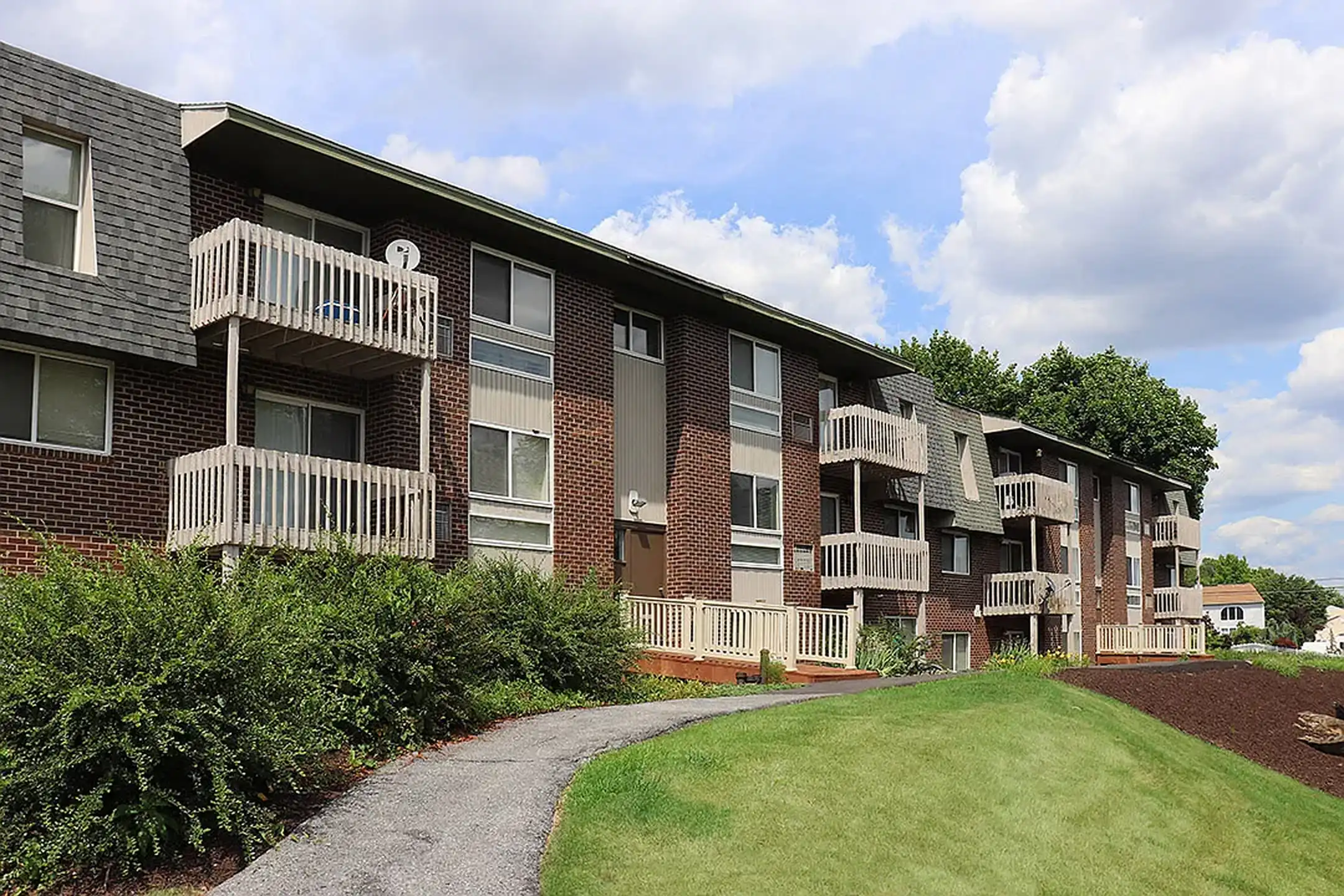 Spring Ridge Apartments - Whitehall, PA 18052 | ApartmentGuide.com