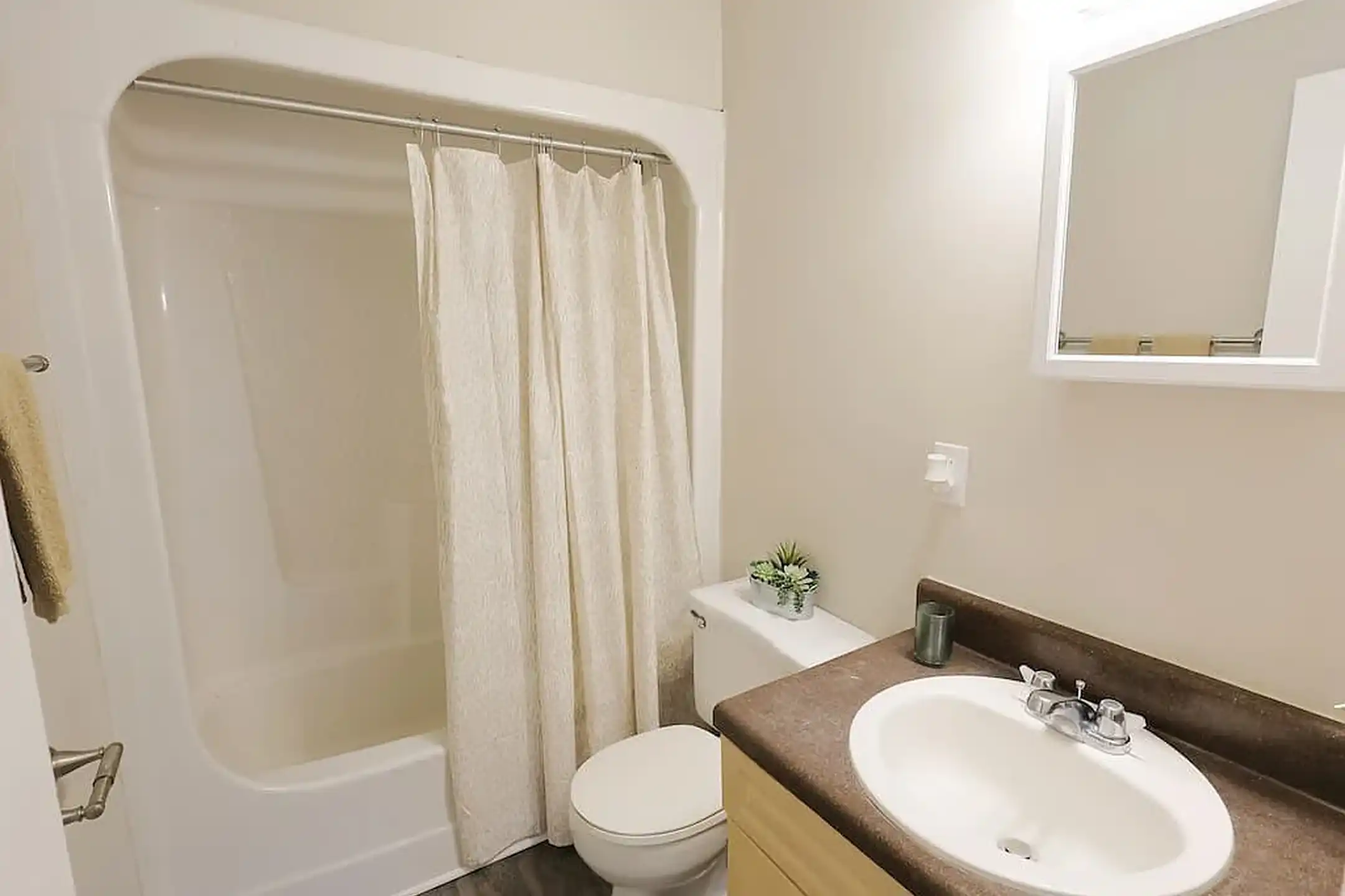 Colony Village - New Bern, NC 28562 | ApartmentGuide.com