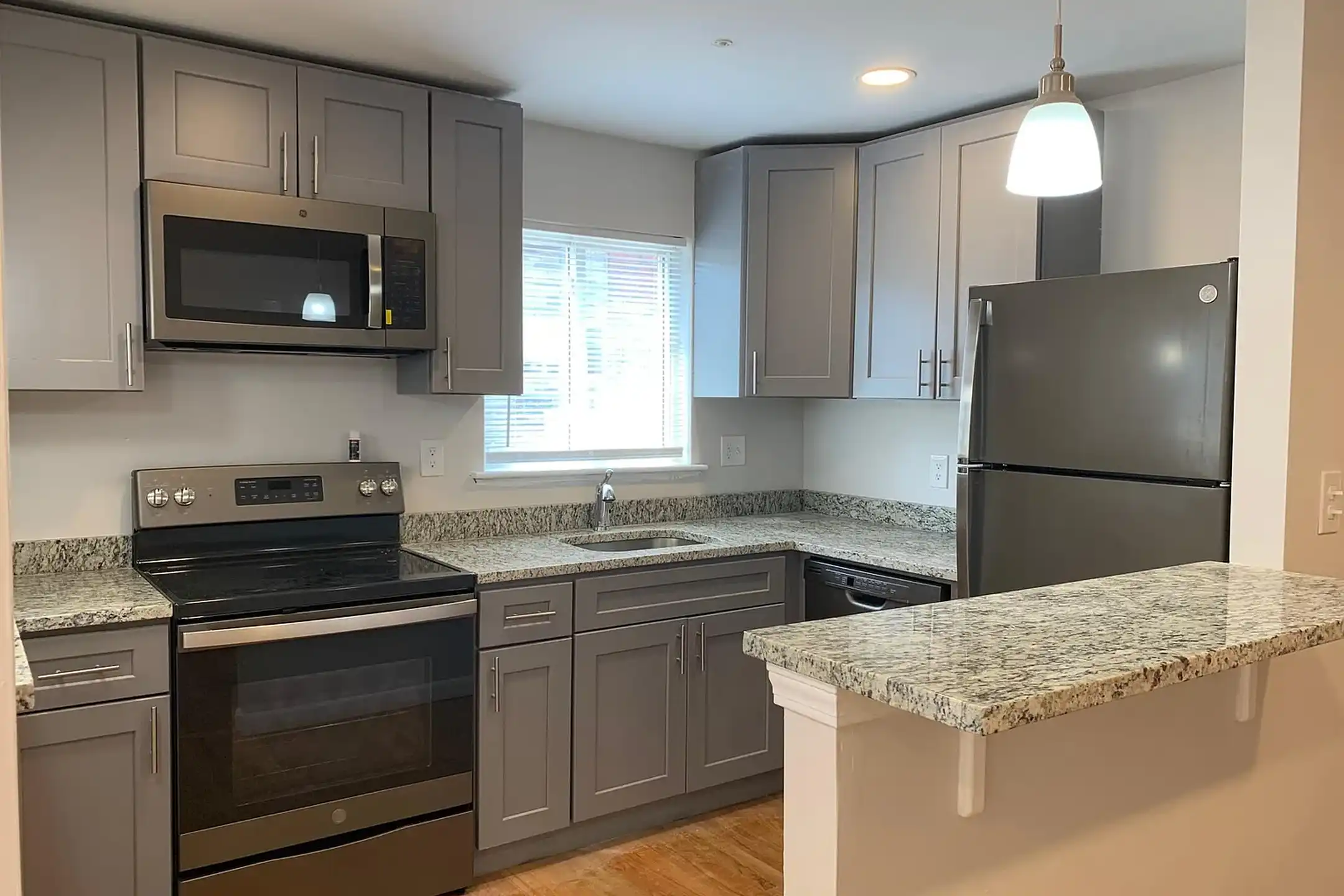 Reed Street Apartments - Randolph, MA 02368 | ApartmentGuide.com
